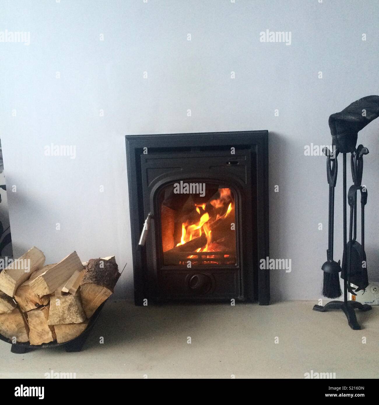 Log burner hi-res stock photography and images - Alamy