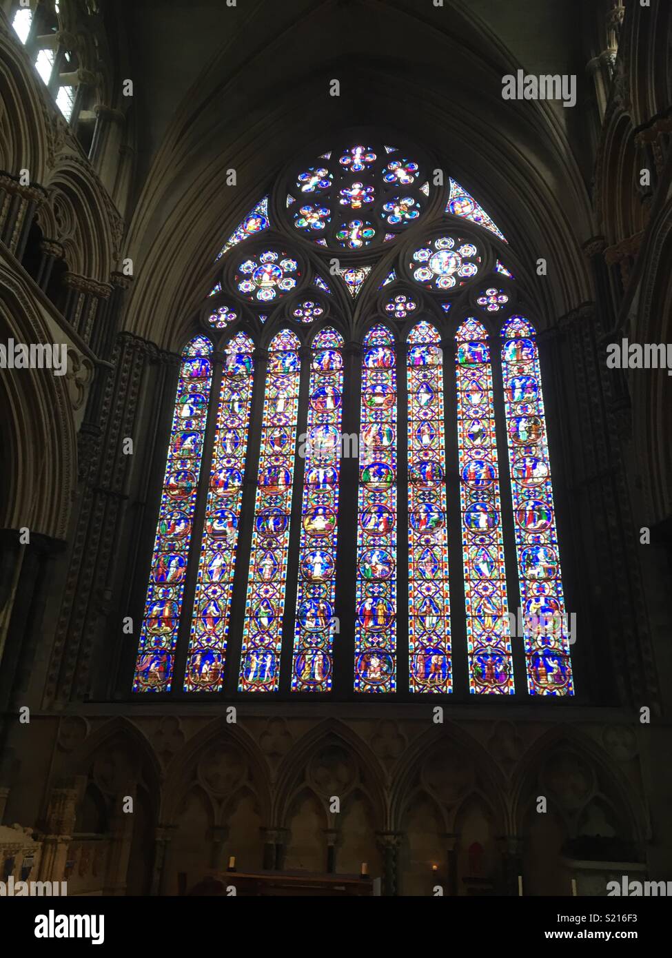 Stain glass window Lincoln Cathedral Stock Photo - Alamy