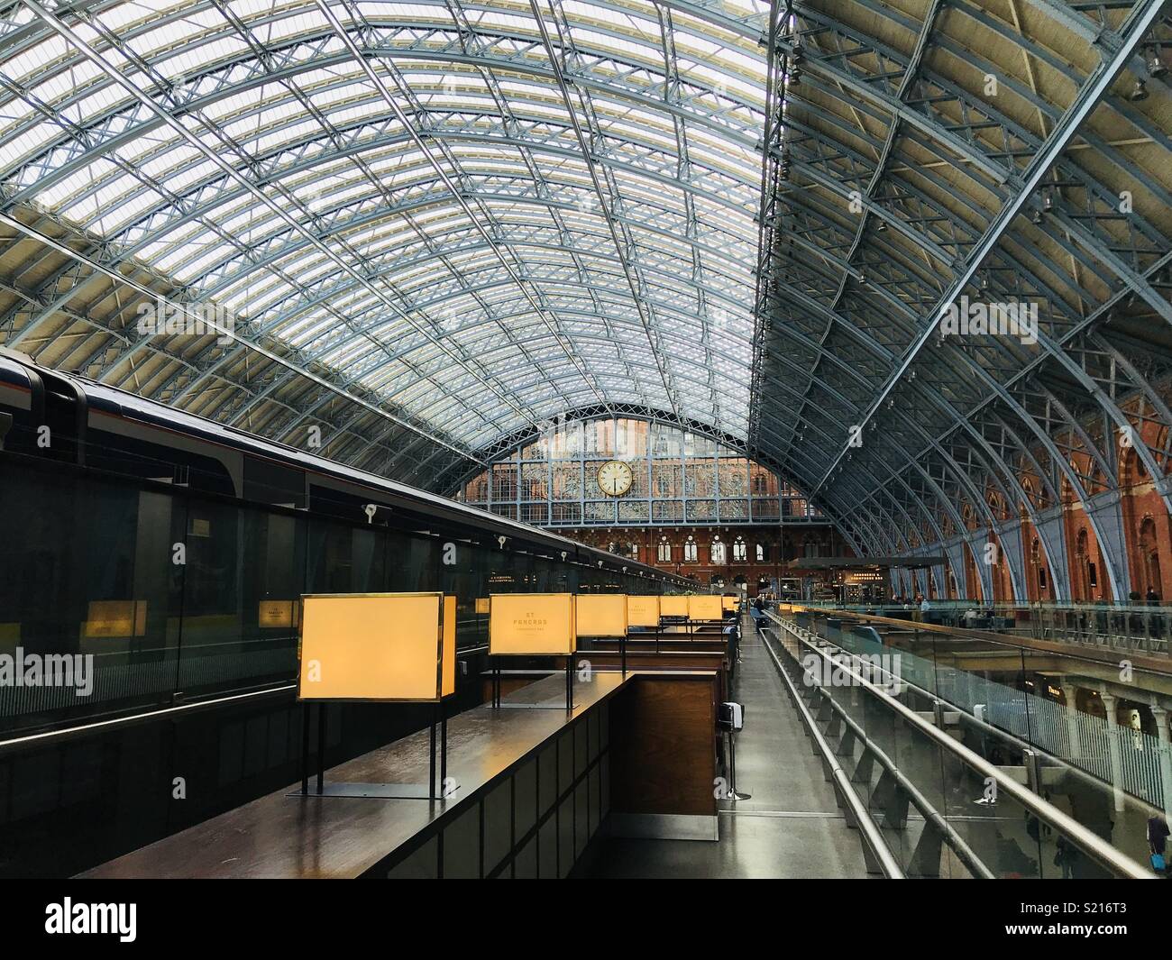 Train arch hi-res stock photography and images - Alamy