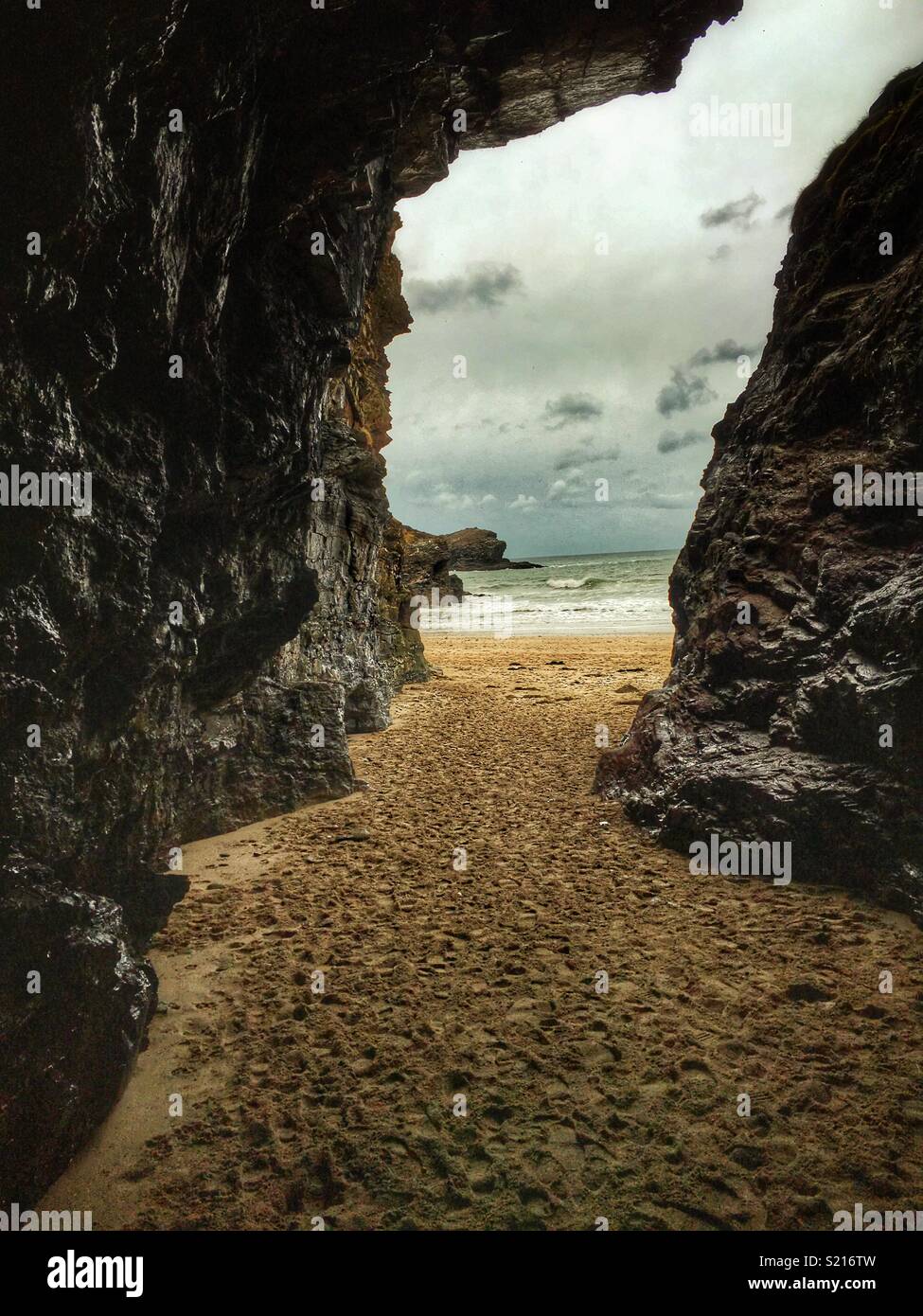 Portreath beach cave hi-res stock photography and images - Alamy