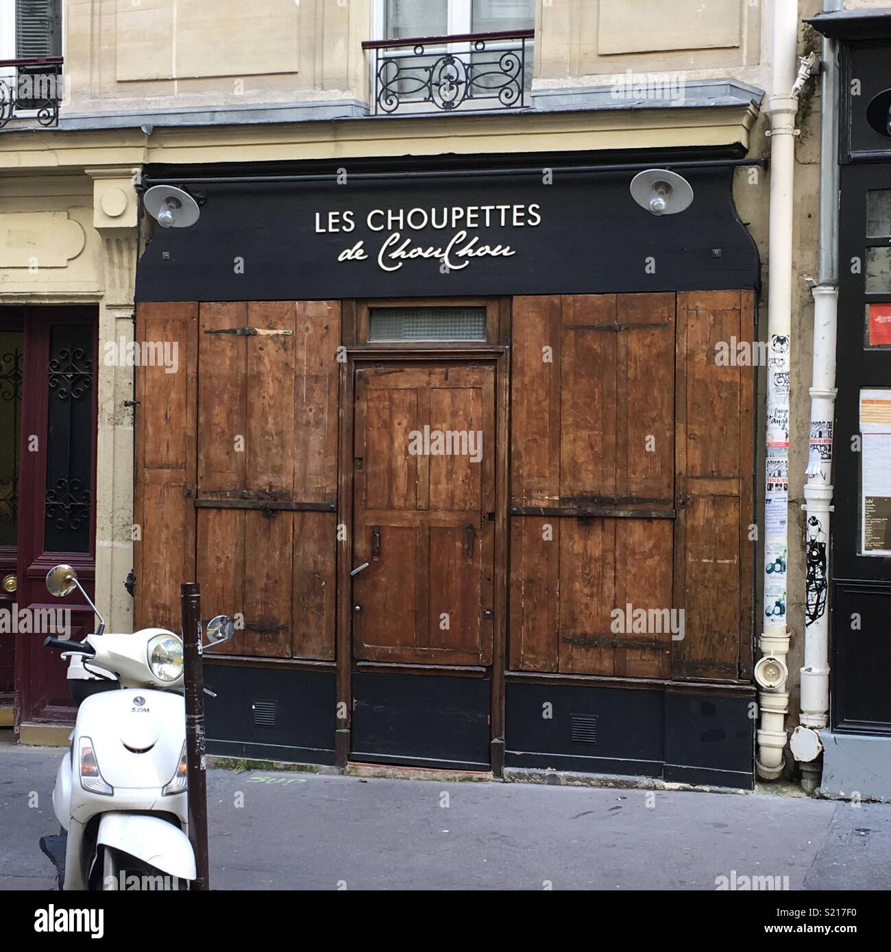 Parisian shopfront hi-res stock photography and images - Alamy