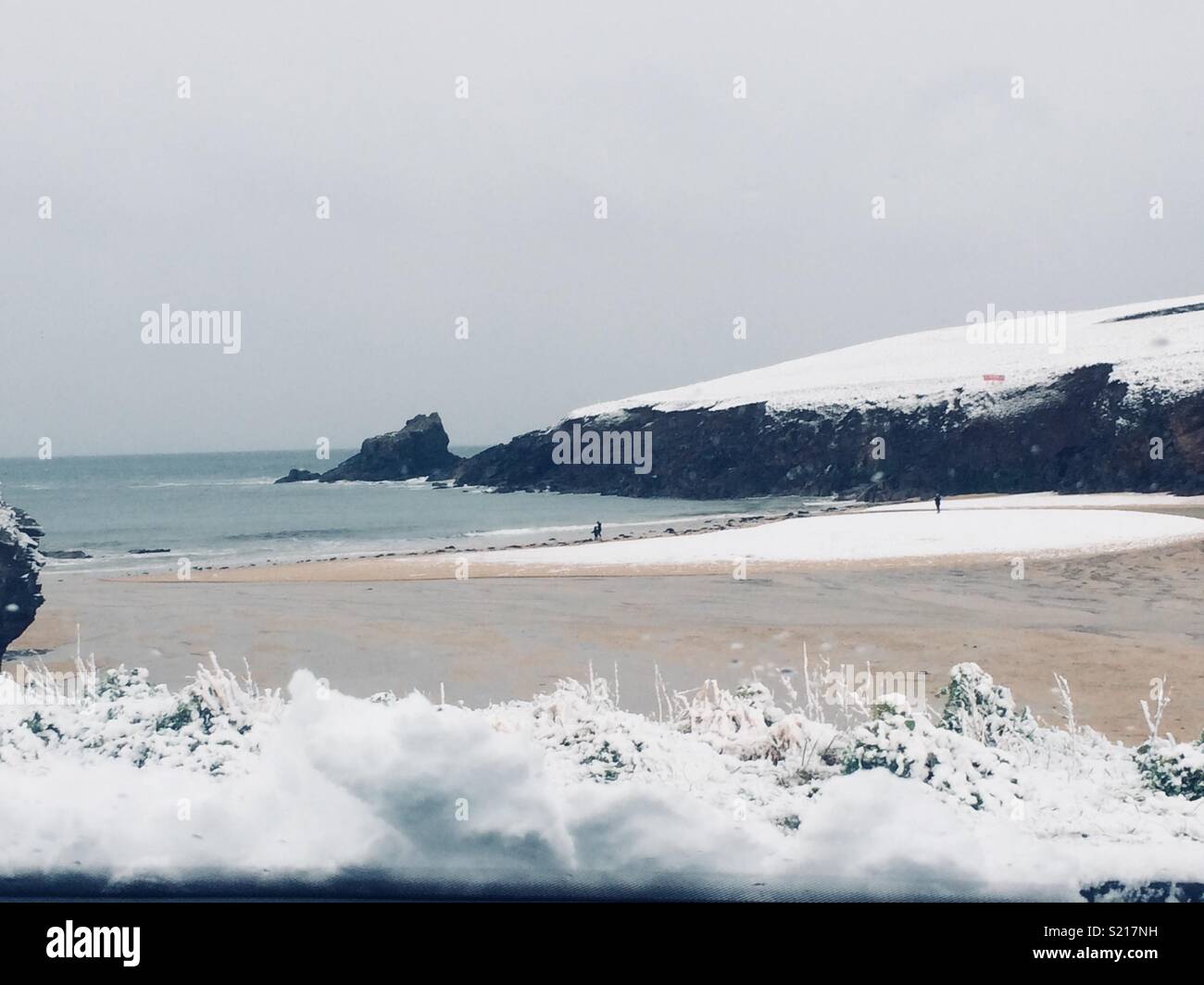 Snow beach hi-res stock photography and images - Alamy