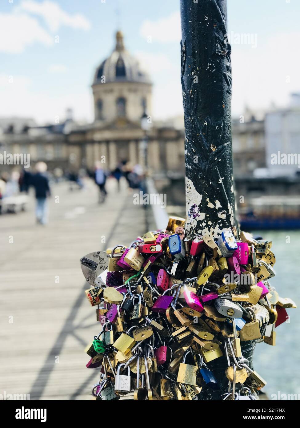 The paris bridge of locks hi-res stock photography and images - Alamy