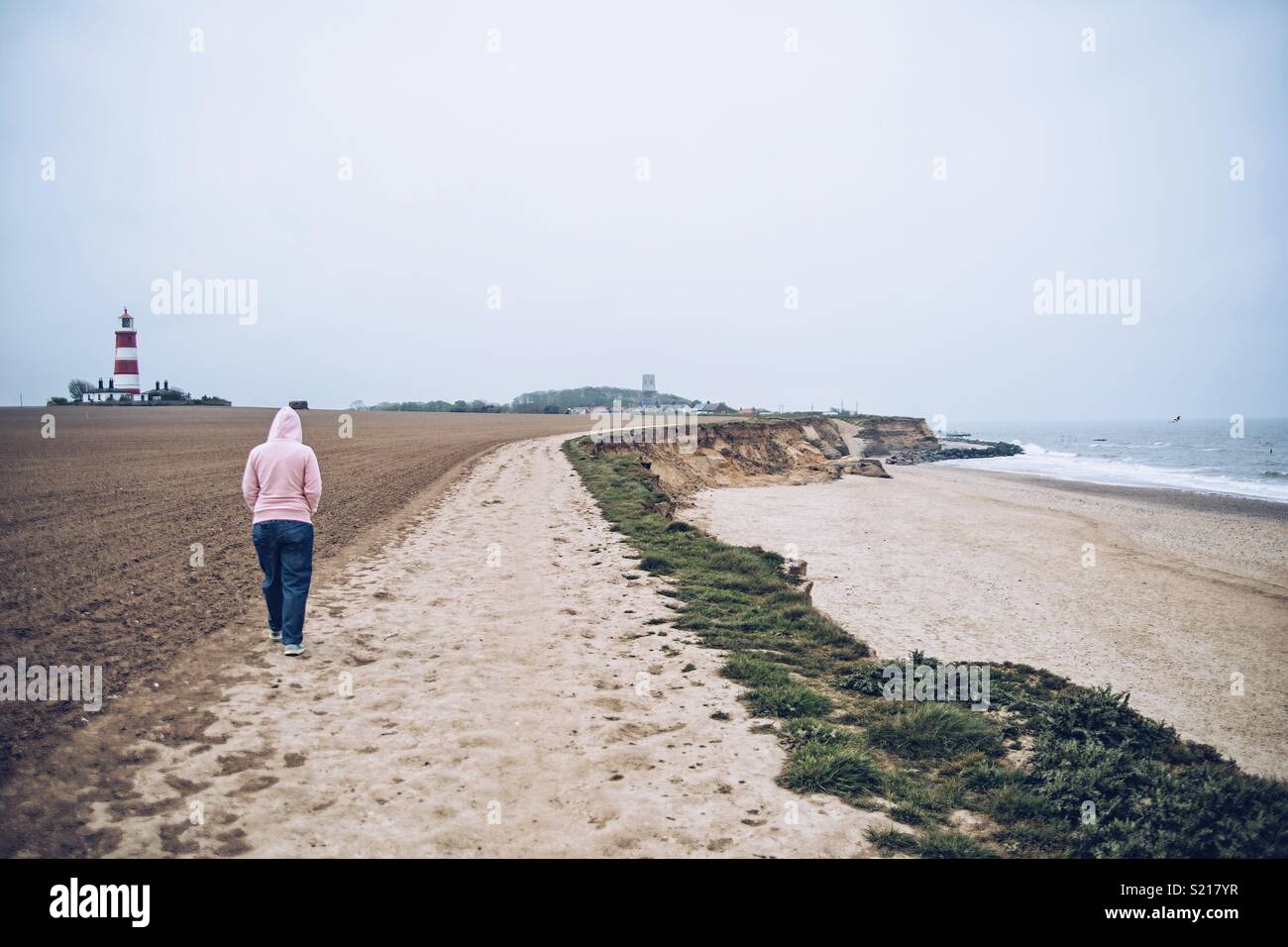 Happisburgh beach lighthouse hi-res stock photography and images - Alamy