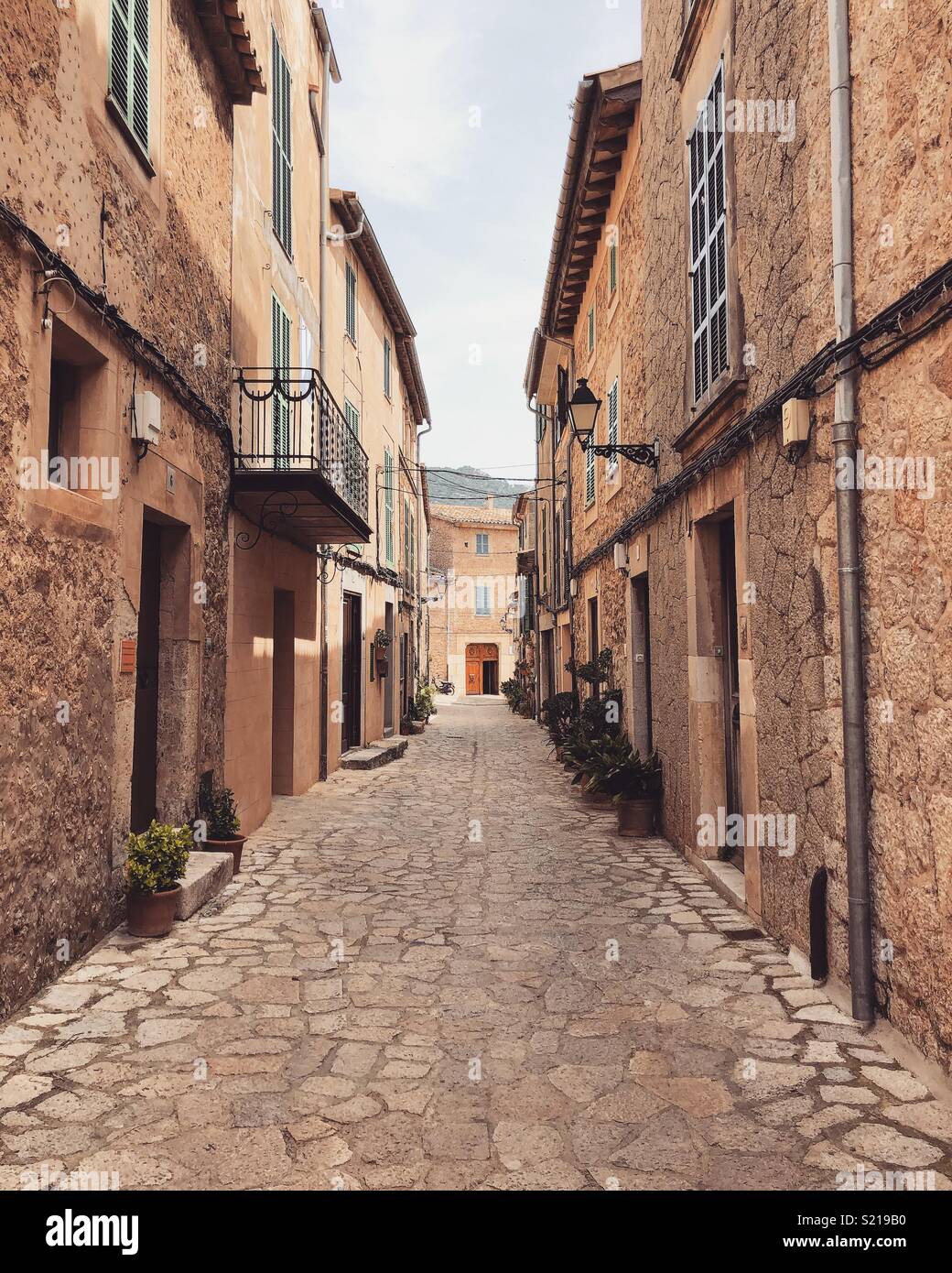 Alleyway alleyways hi-res stock photography and images - Alamy