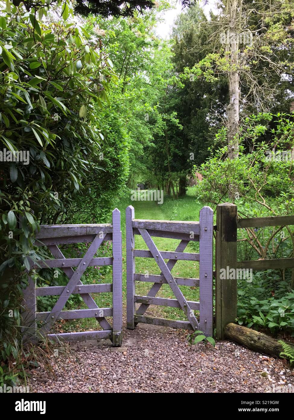 Green gates hi-res stock photography and images - Alamy