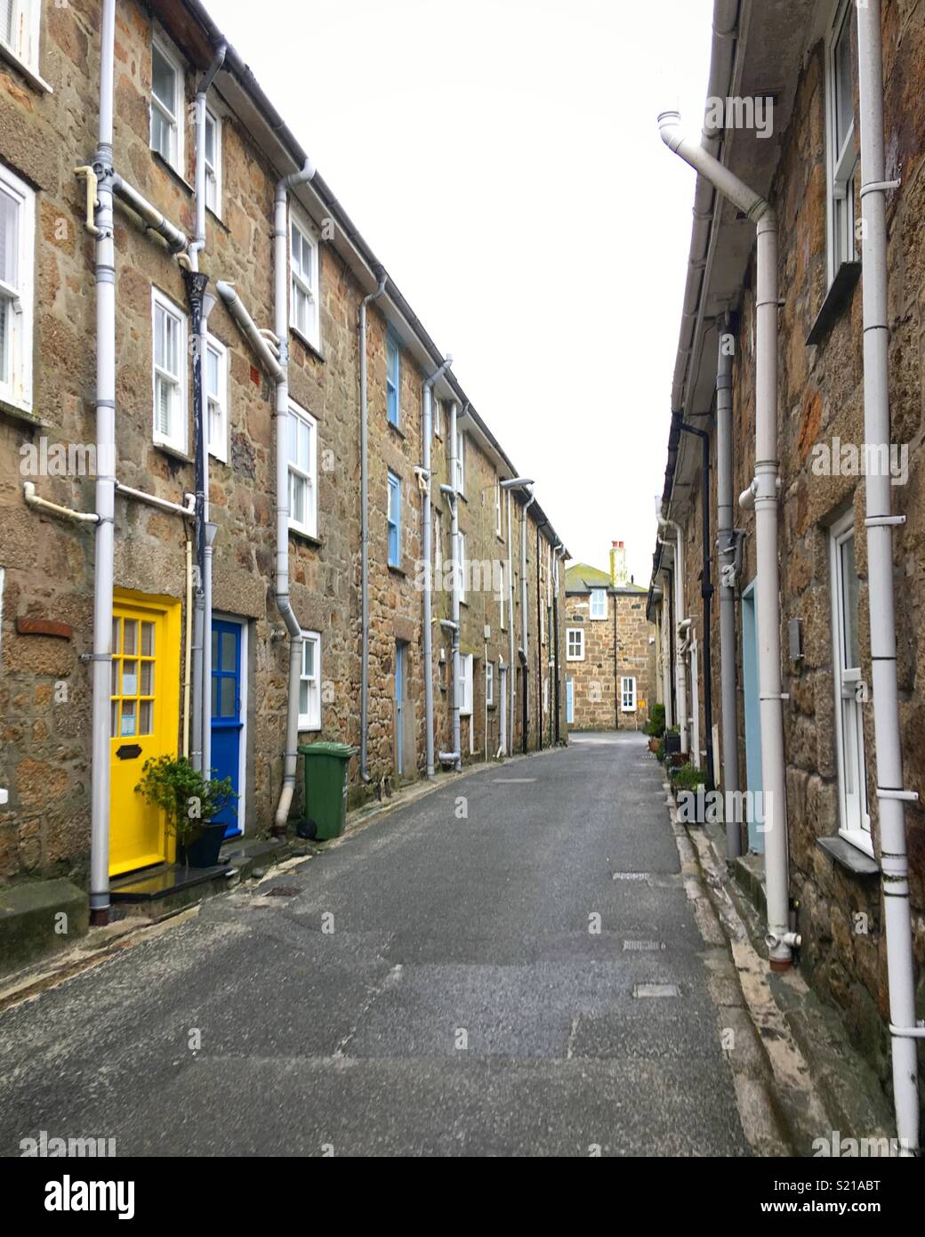 Cornish town houses hi-res stock photography and images - Alamy