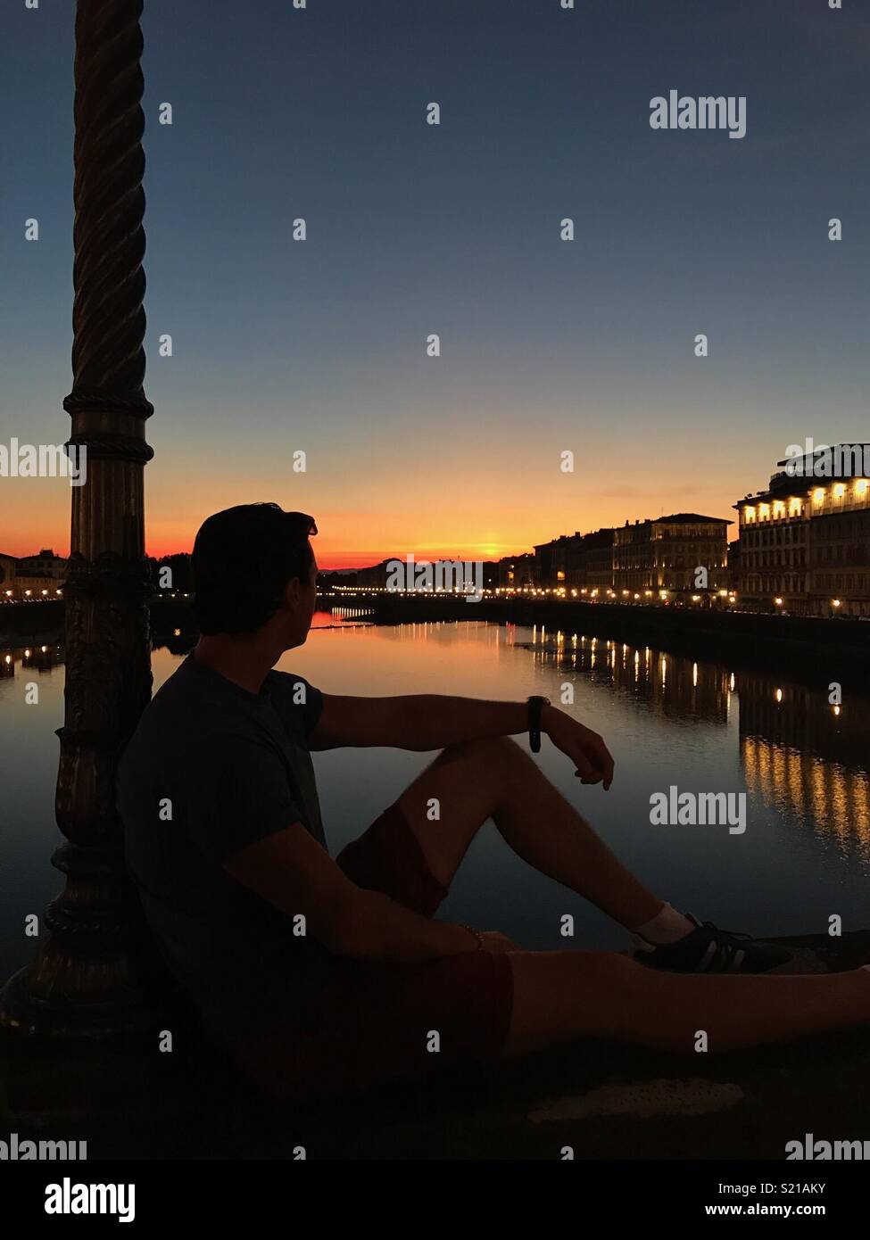 Man watching sunset hi-res stock photography and images - Alamy