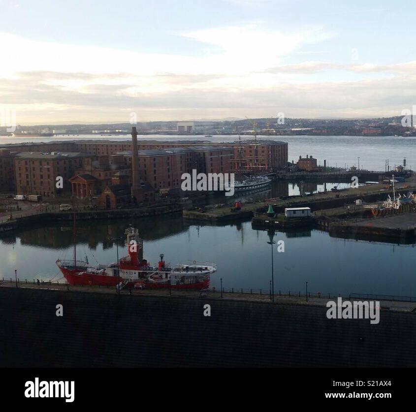 Morning Albert Dock High Resolution Stock Photography and Images - Alamy