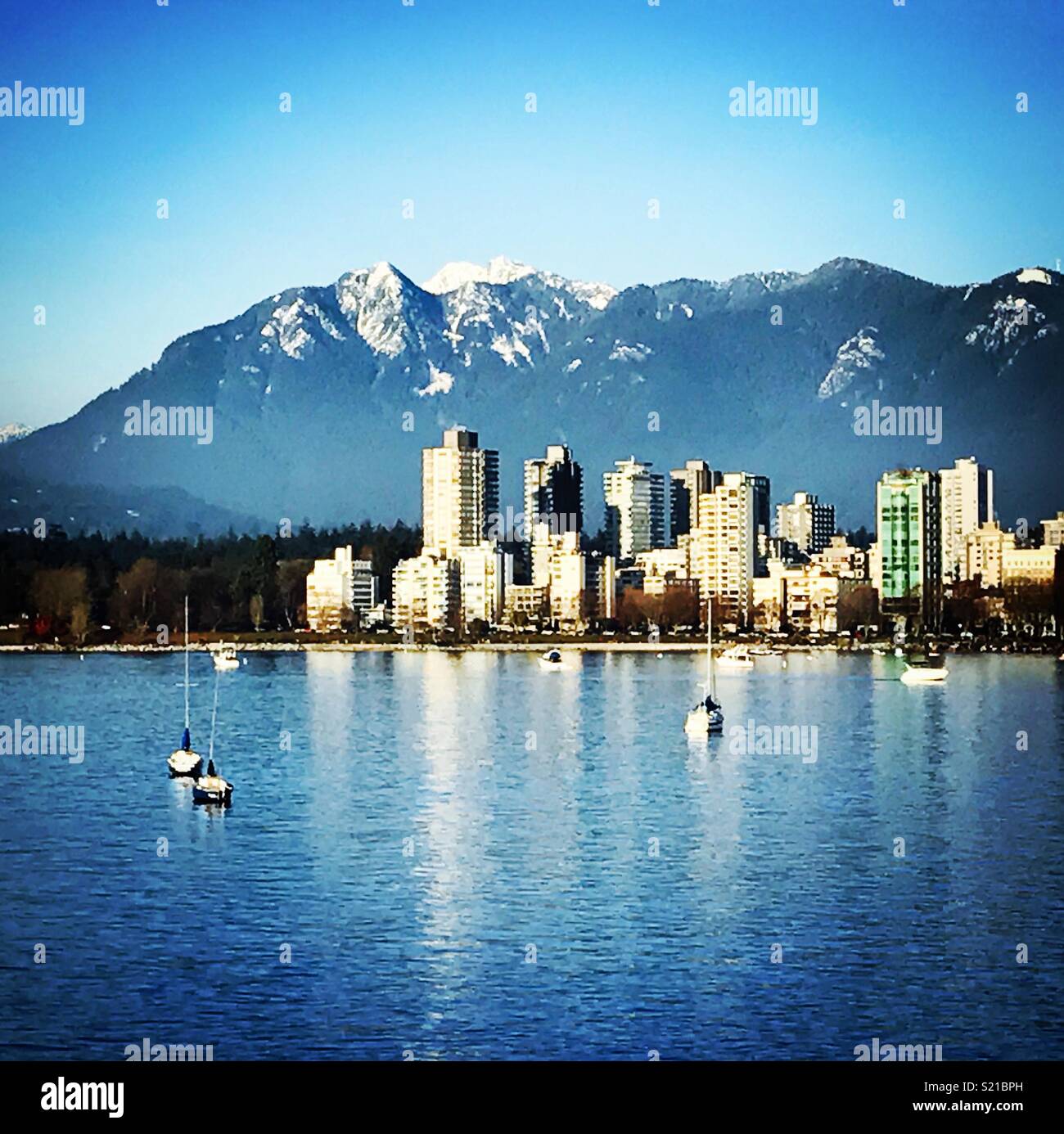 Vancouver mountains hi-res stock photography and images - Alamy