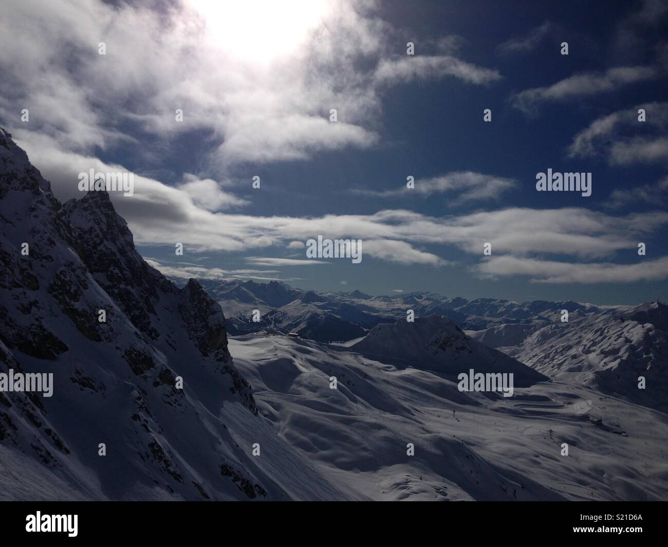 Sun through mountains hi-res stock photography and images - Alamy