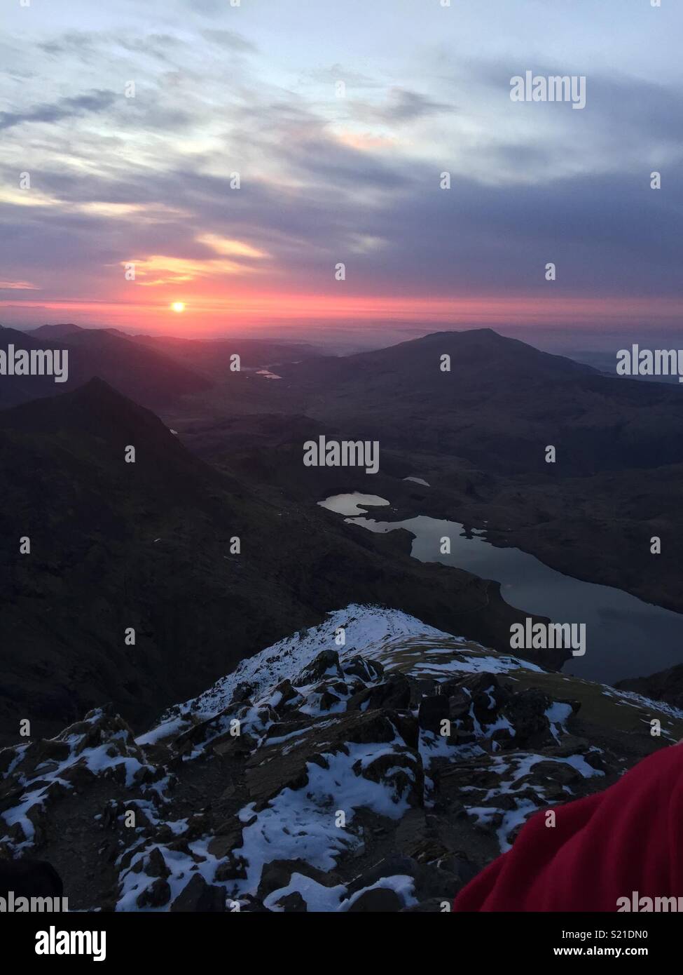 As morning breaks at the top of Snowdon 🌄 charity walk Stock Photo - Alamy