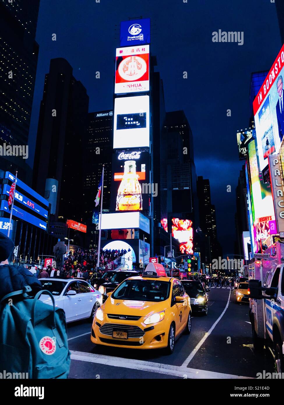 Never square hi-res stock photography and images - Alamy