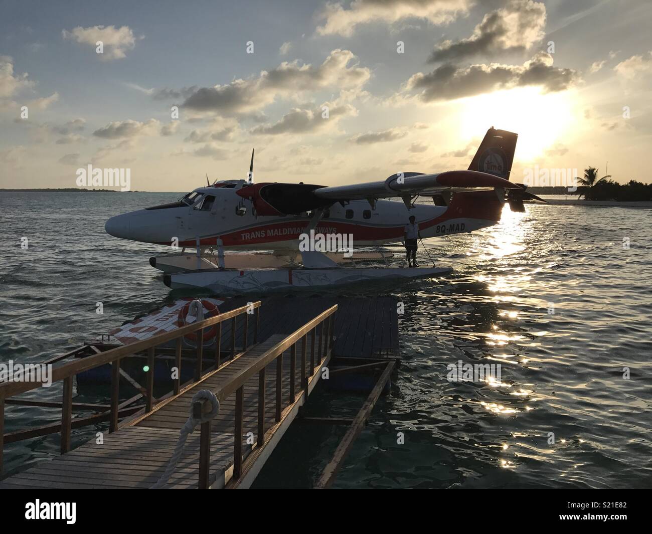 Plane sunrise hi-res stock photography and images - Alamy