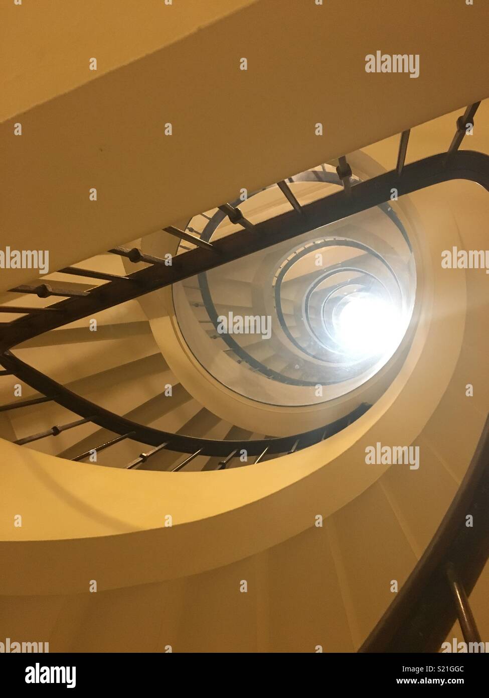 Spiral staircase looking up hi-res stock photography and images - Alamy