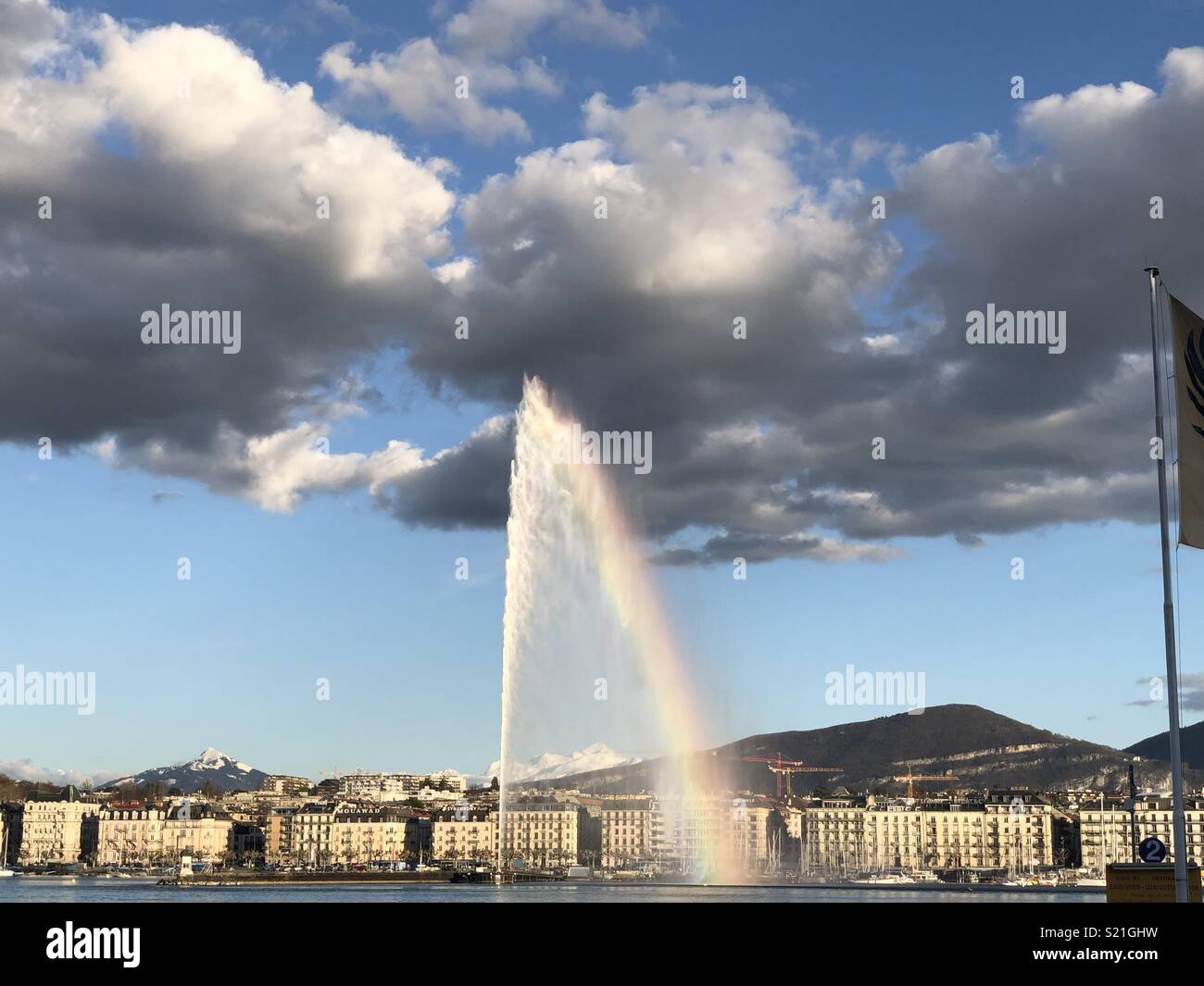 Geneva fountain hi-res stock photography and images - Alamy