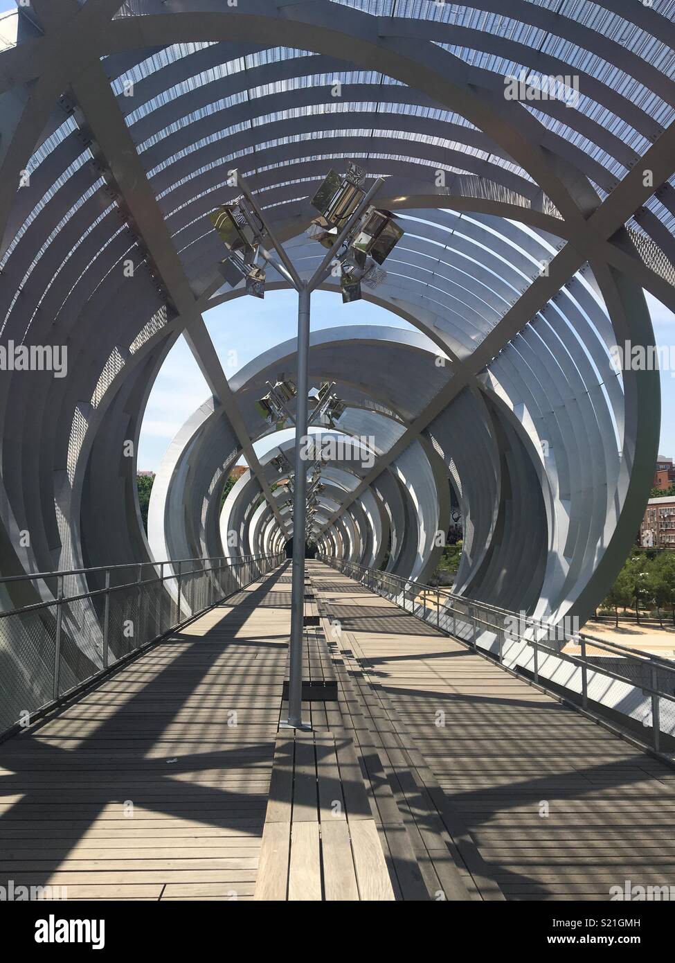 Madrid park footbridge Stock Photo - Alamy