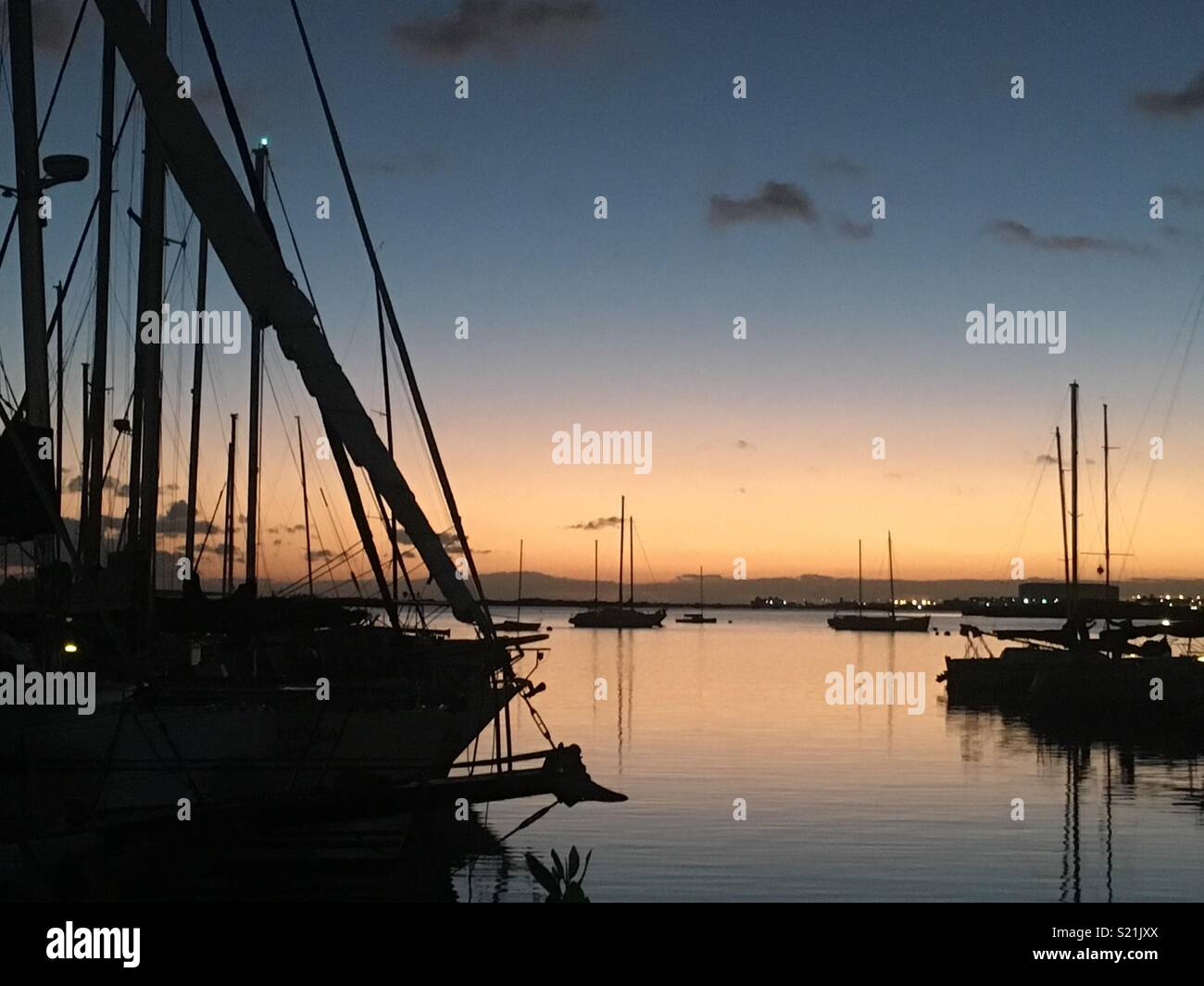 Marina sunset boats hi-res stock photography and images - Alamy