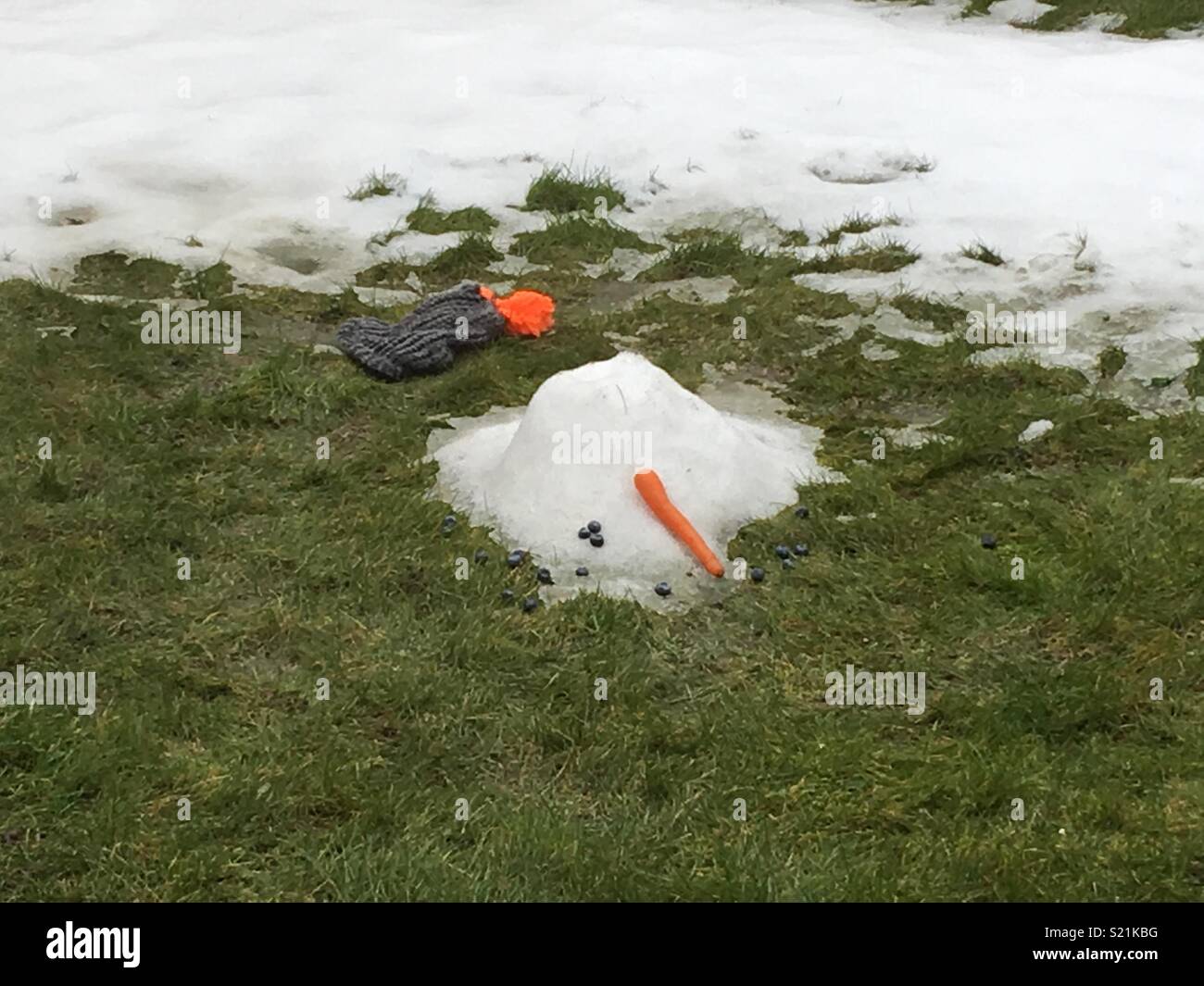 Melted snowman hi-res stock photography and images - Alamy