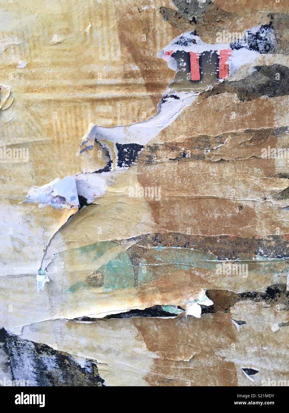 Peeling poster layers hi-res stock photography and images - Alamy