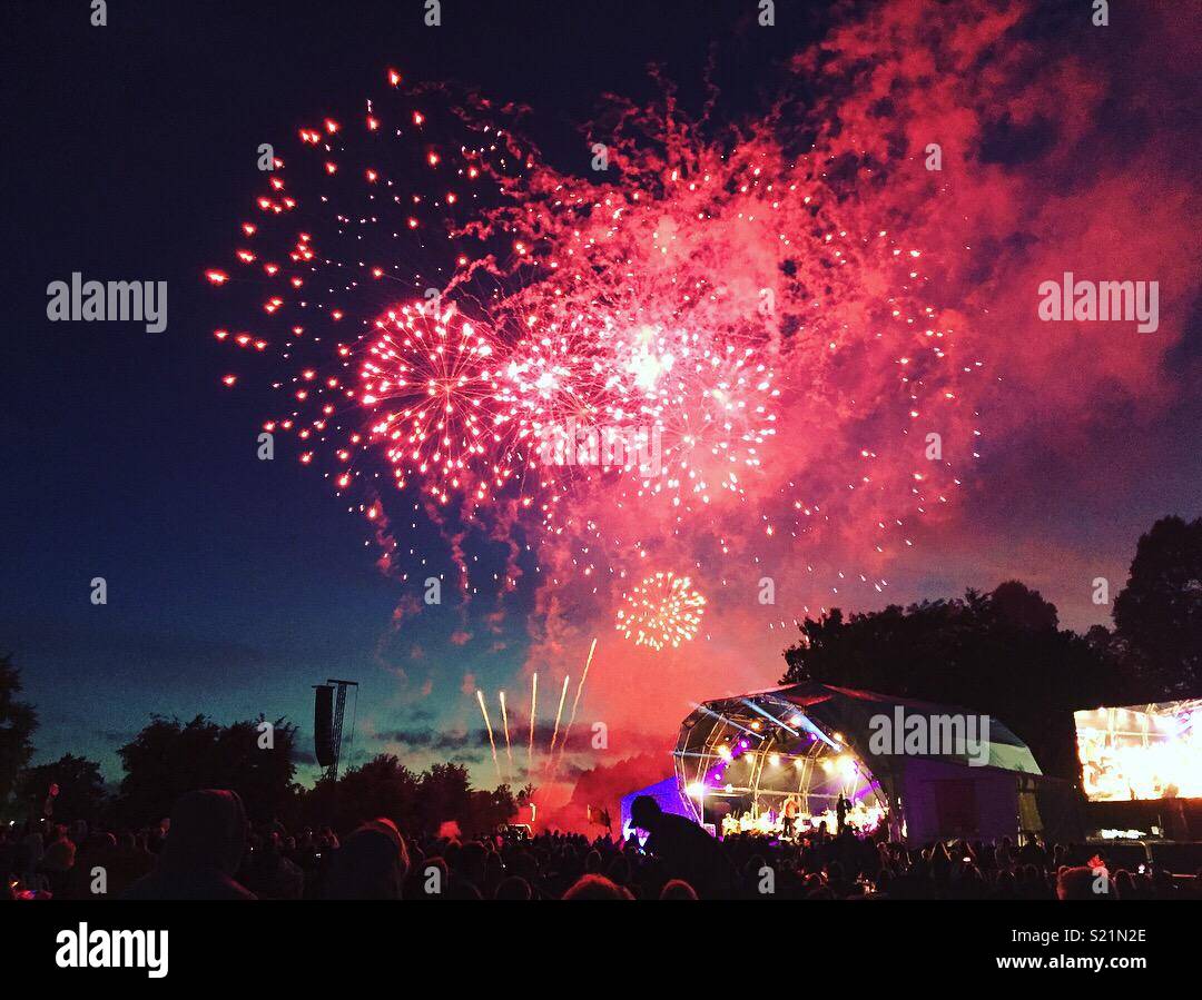 Festival fireworks hi-res stock photography and images - Alamy