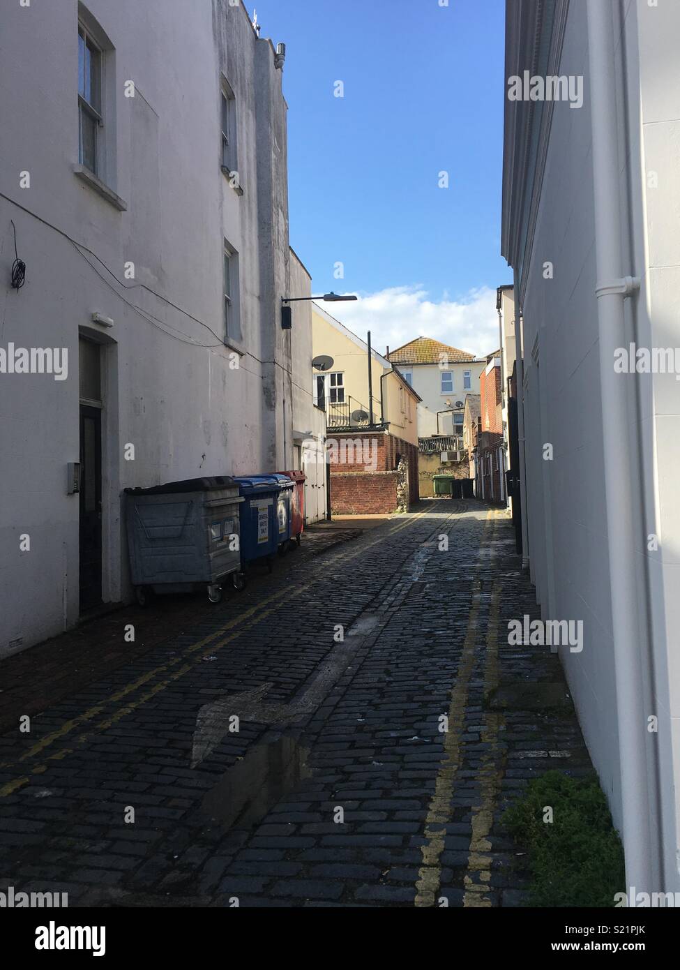 Alley view hi-res stock photography and images - Alamy
