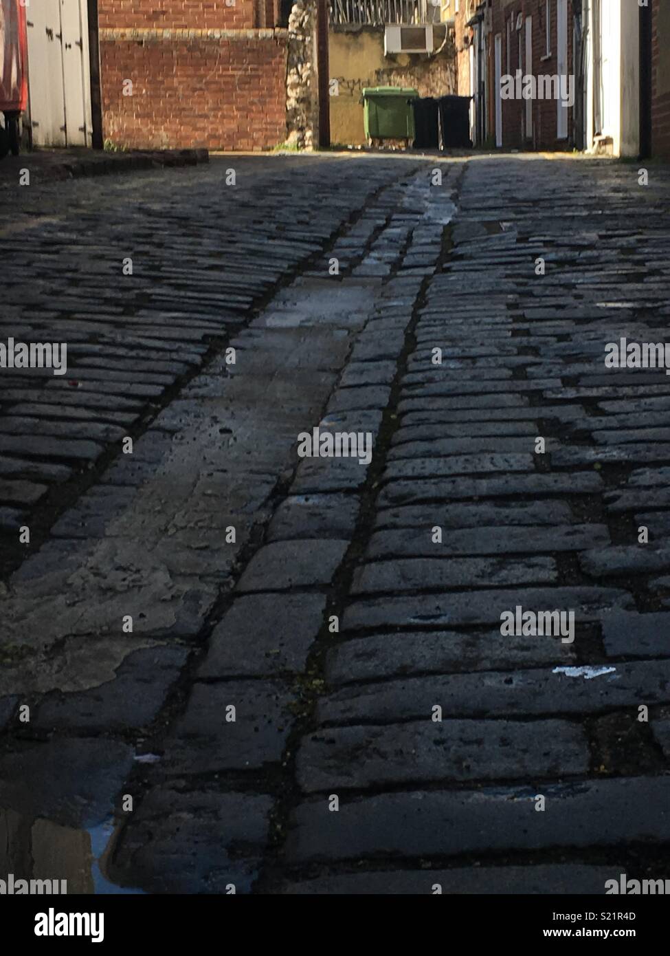 Cobbles alley hi-res stock photography and images - Alamy