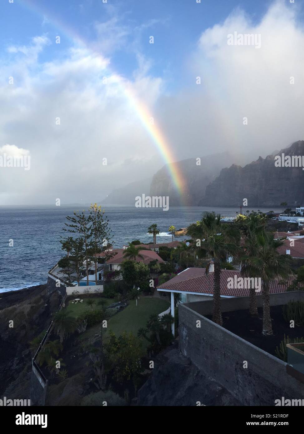 Low Rainbow Stock Photos & Low Rainbow Stock Images - Alamy