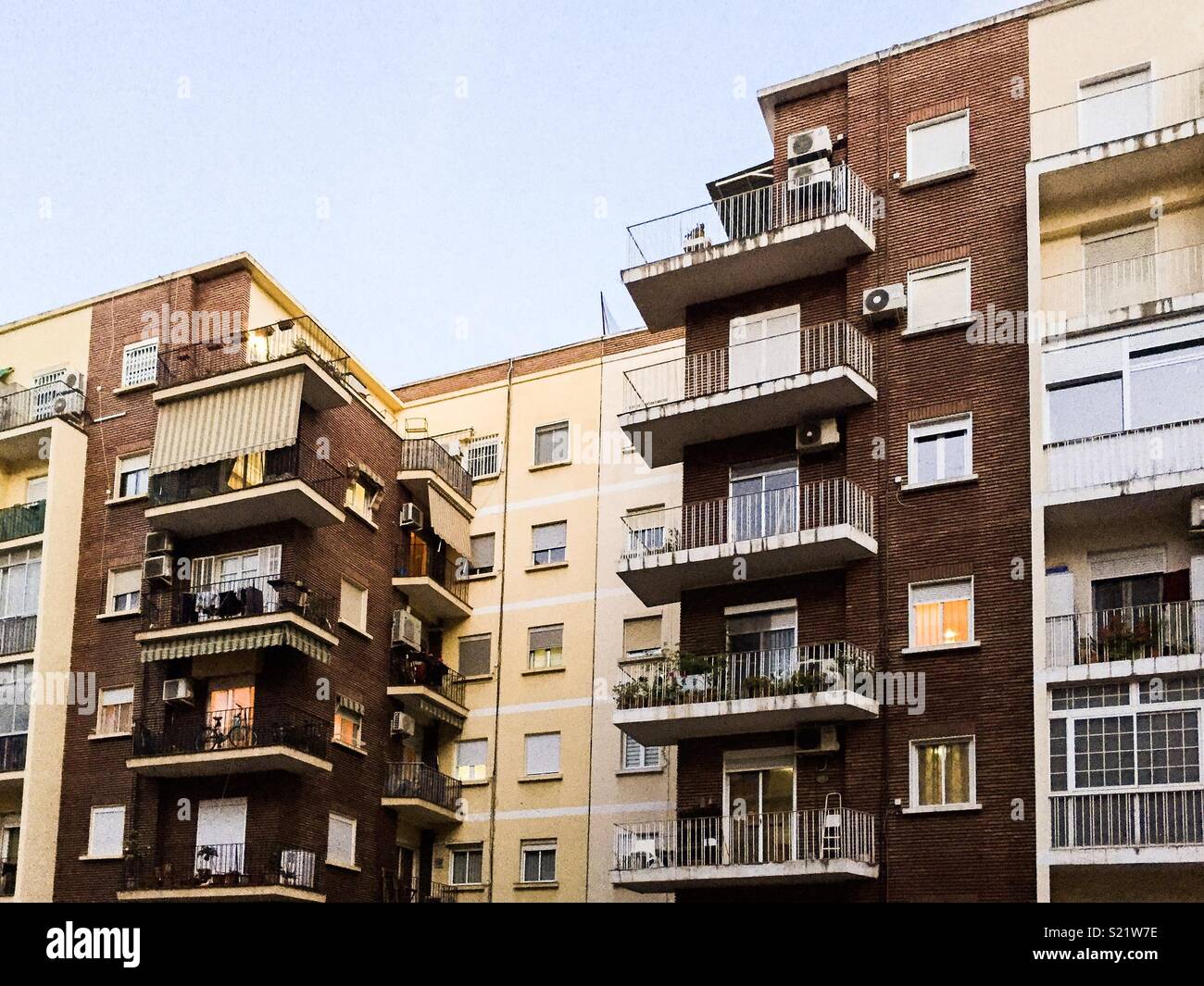 70s building architecture hi-res stock photography and images - Alamy