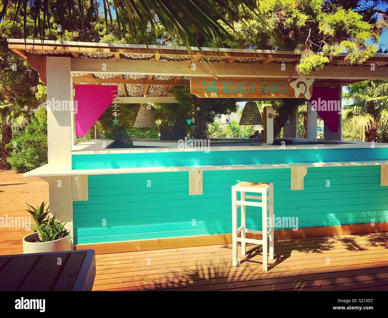 Poolside bar hi-res stock photography and images - Alamy