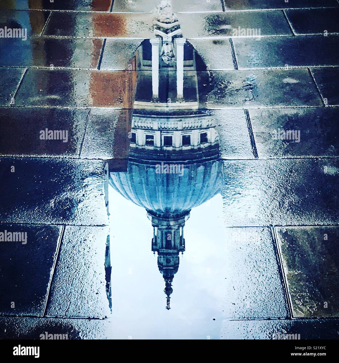 Puddle reflection St Paul’s Cathedral Stock Photo - Alamy