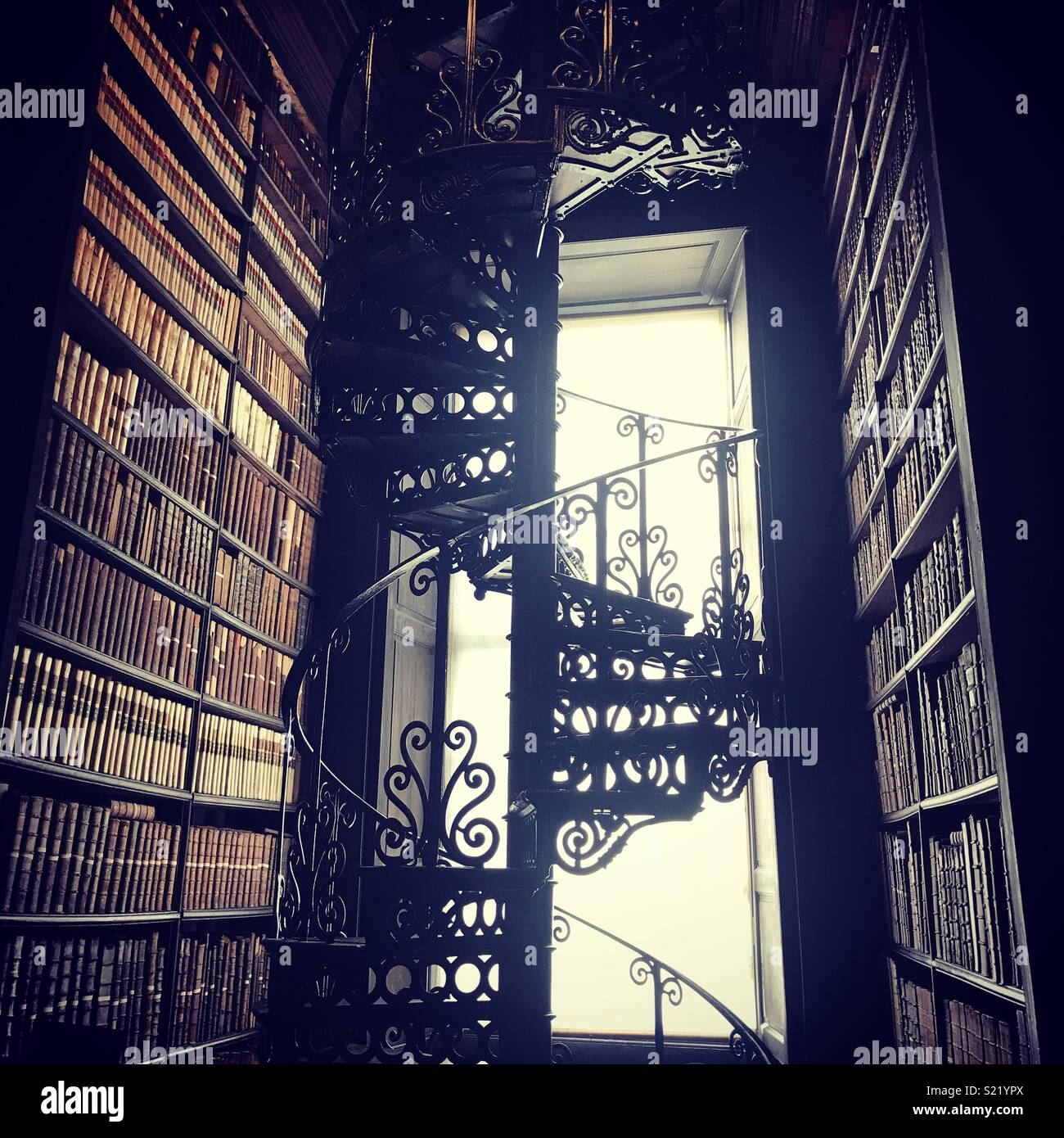 Staircase library hi-res stock photography and images - Alamy