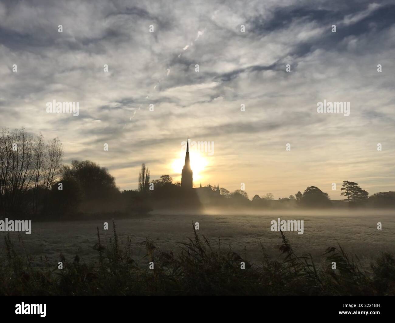 Spooky setting hi-res stock photography and images - Alamy
