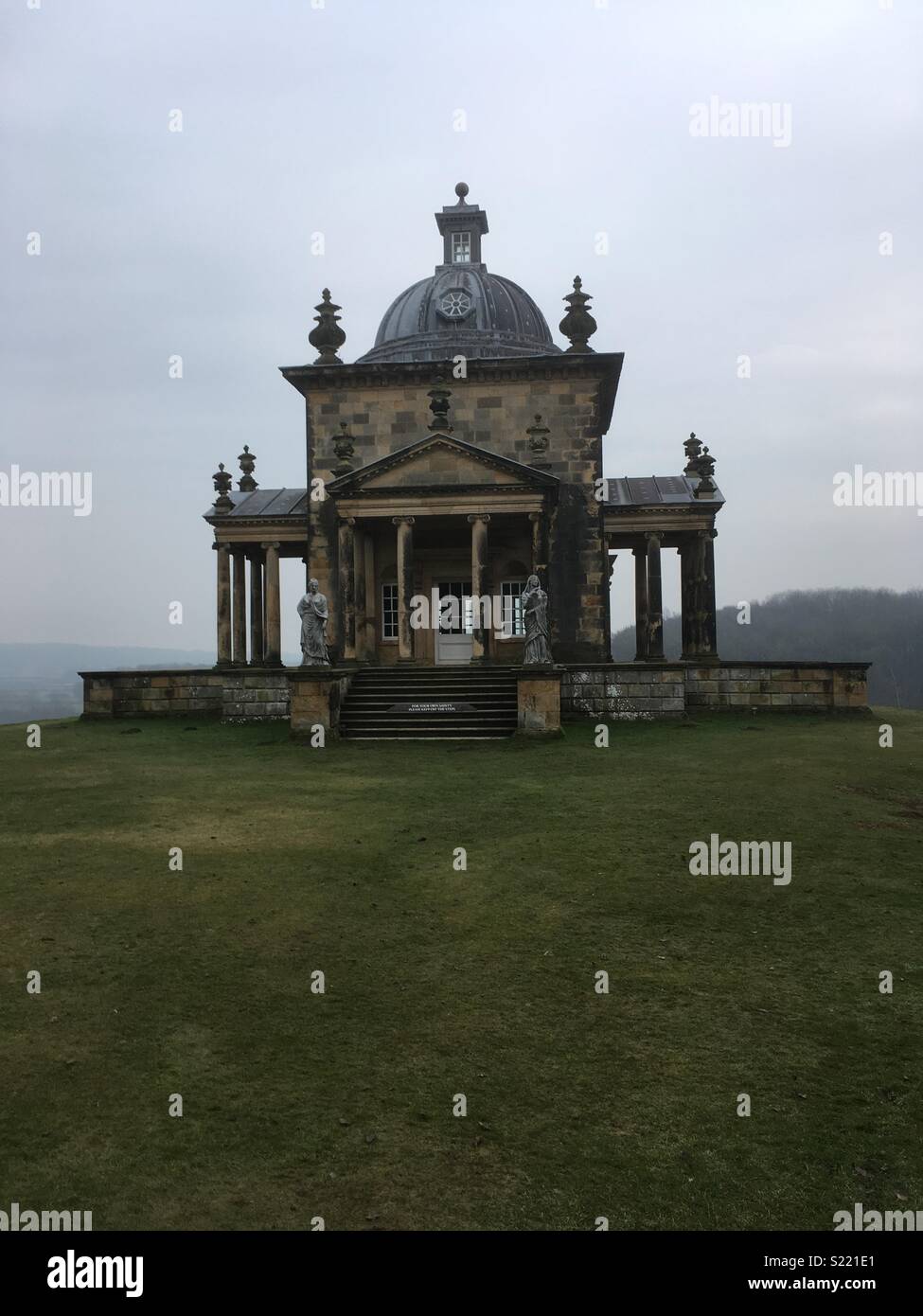 Temple and castle hi-res stock photography and images - Alamy