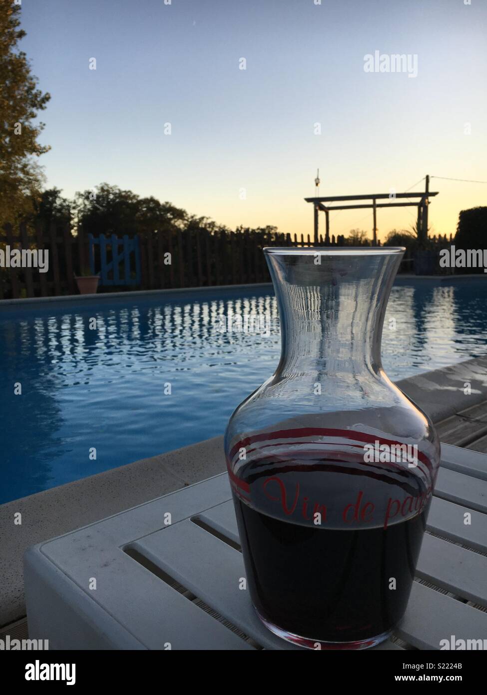 Relaxing wine by the pool Stock Photo - Alamy