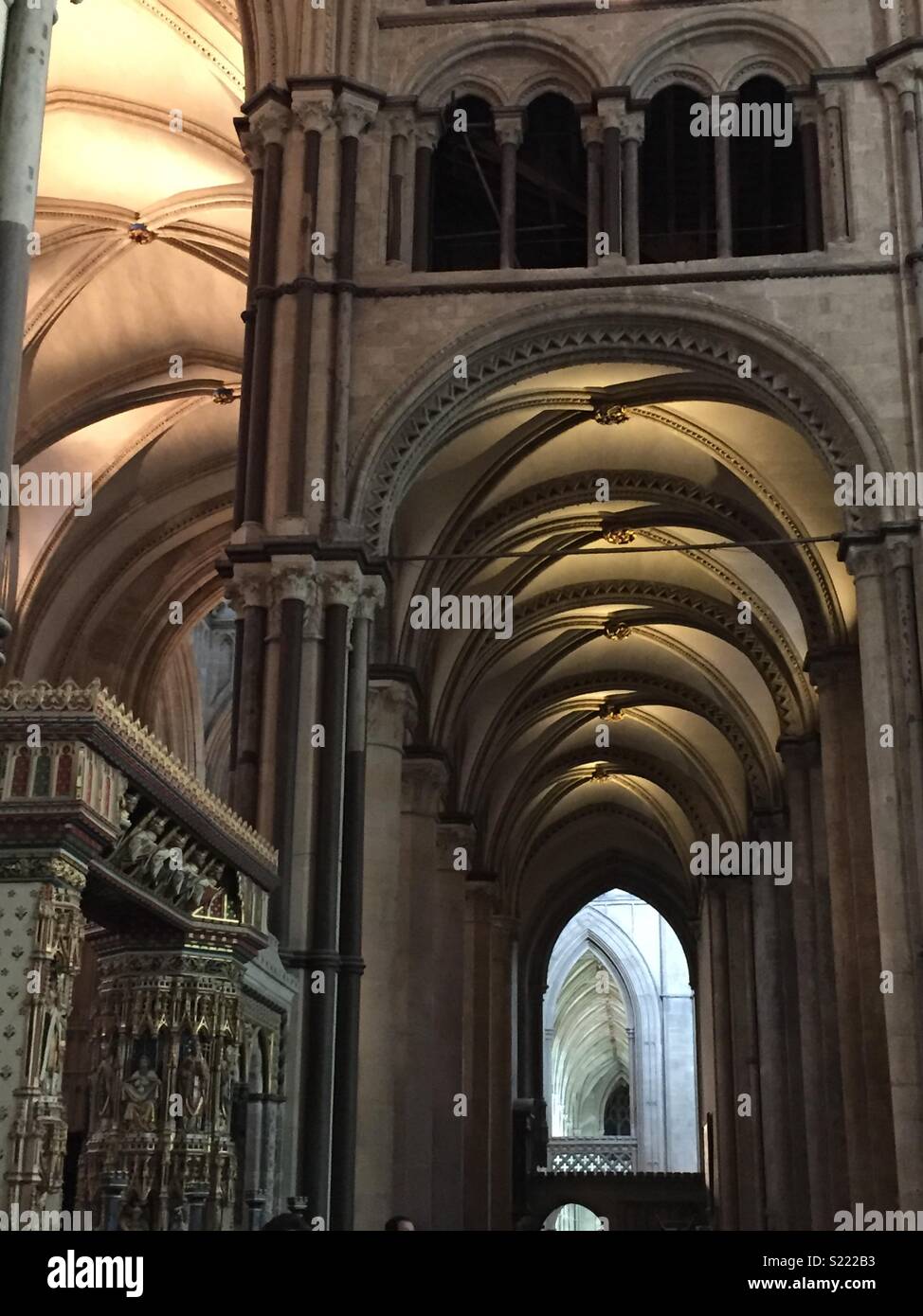 Church arches hi-res stock photography and images - Alamy