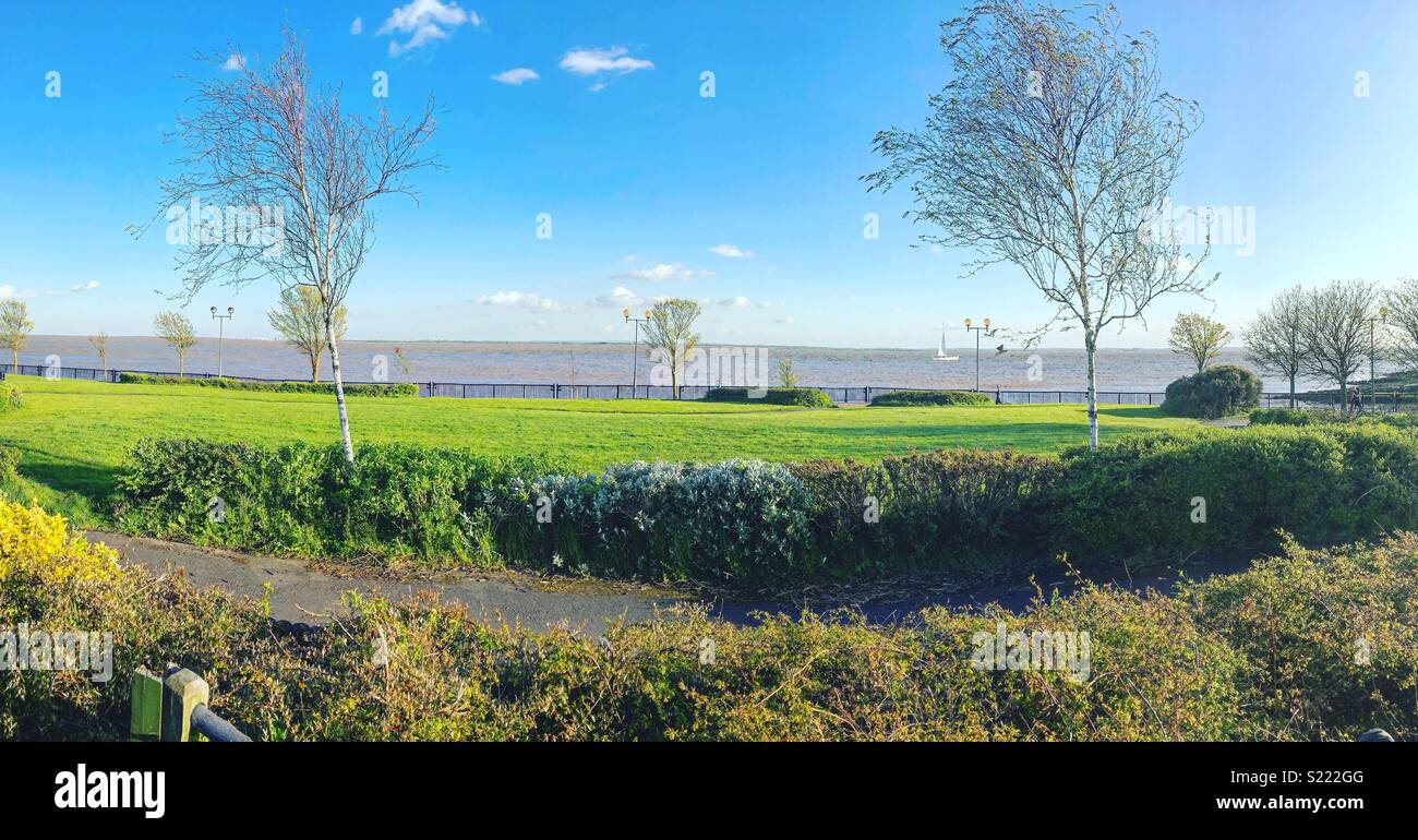 Sunshine and blue skies hi-res stock photography and images - Alamy