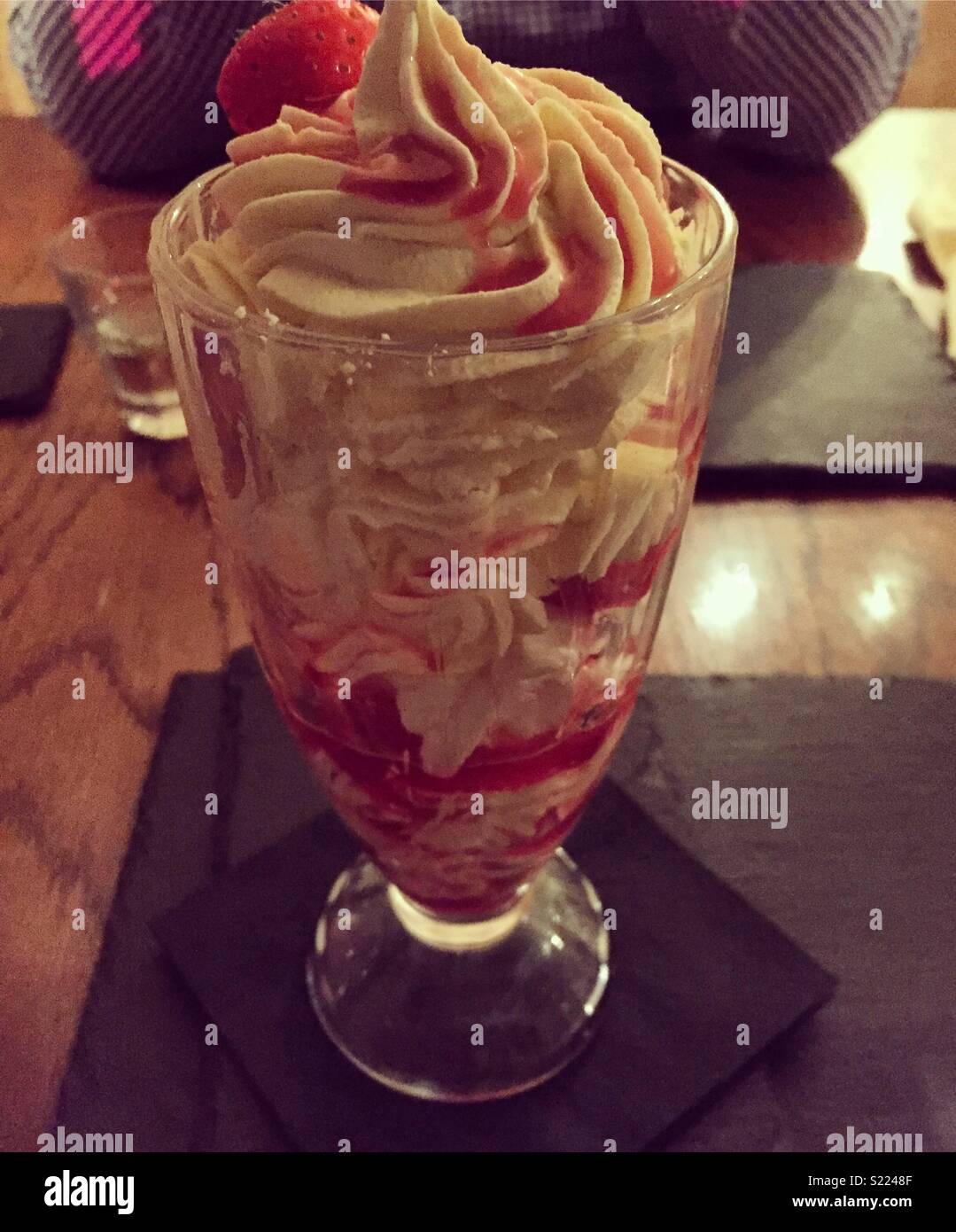 Strawberry sundae hi-res stock photography and images - Alamy