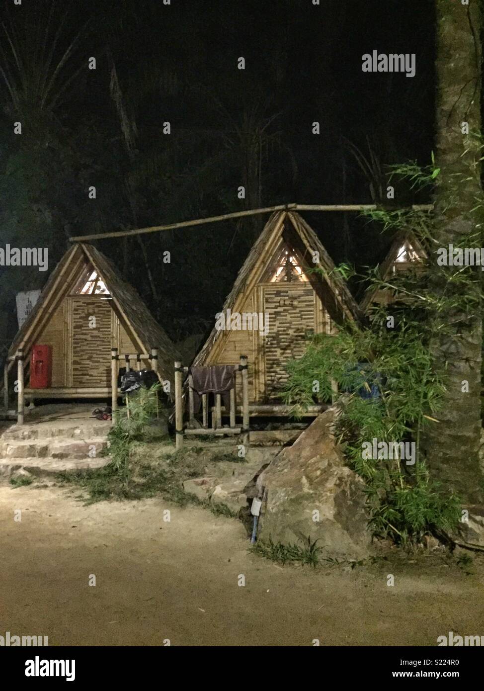 Bamboo huts hi-res stock photography and images - Alamy