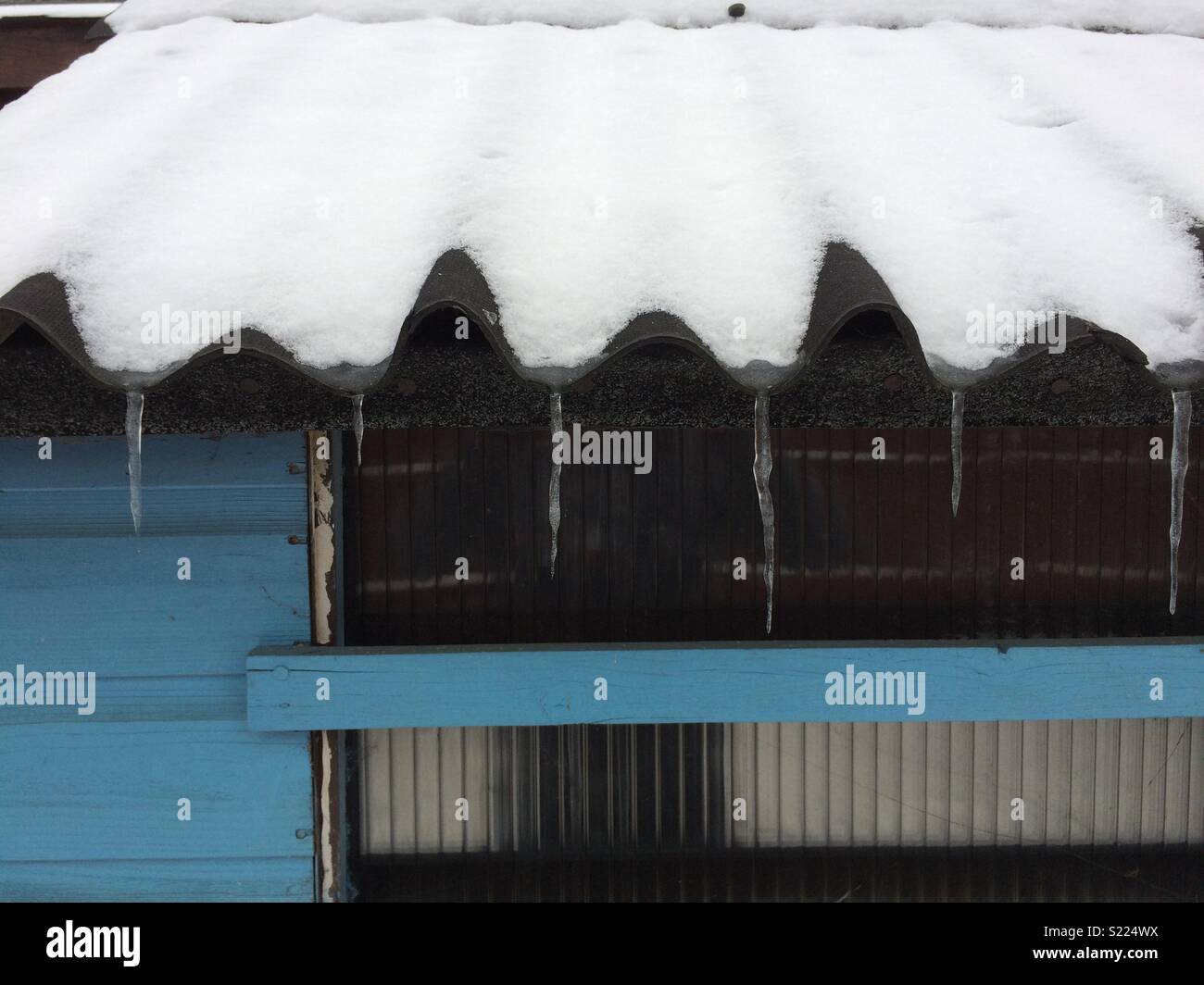 Snow shed hi-res stock photography and images - Alamy