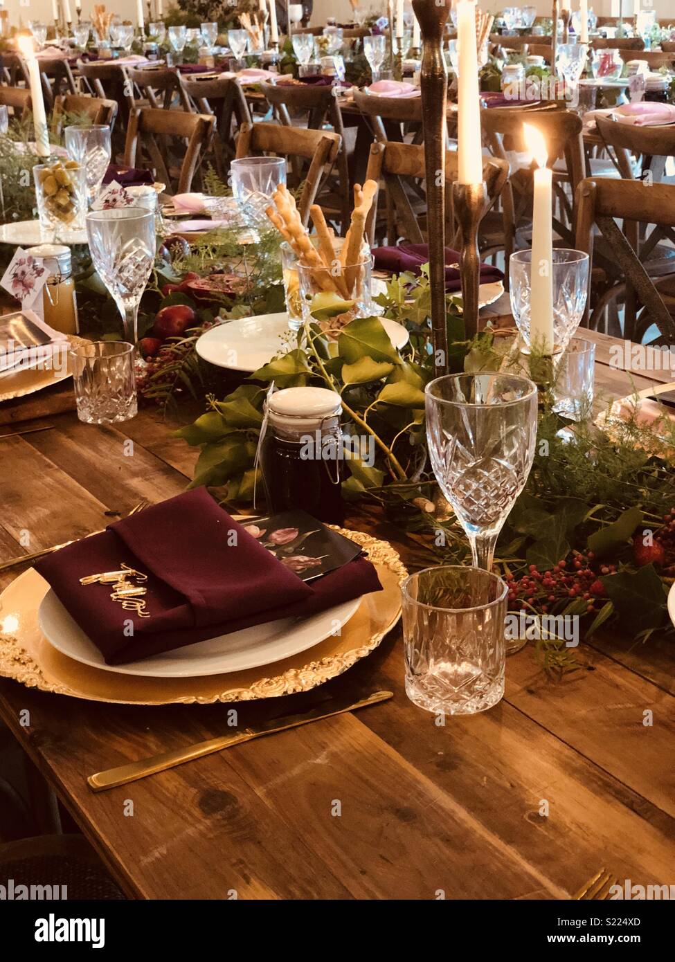 Stunning table setting hi-res stock photography and images - Alamy