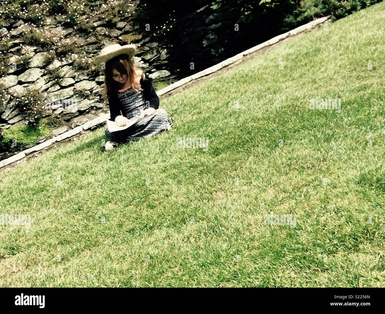 Chilling hi-res stock photography and images - Alamy