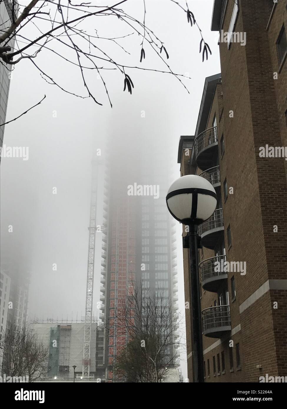 Fog and building hi-res stock photography and images - Alamy