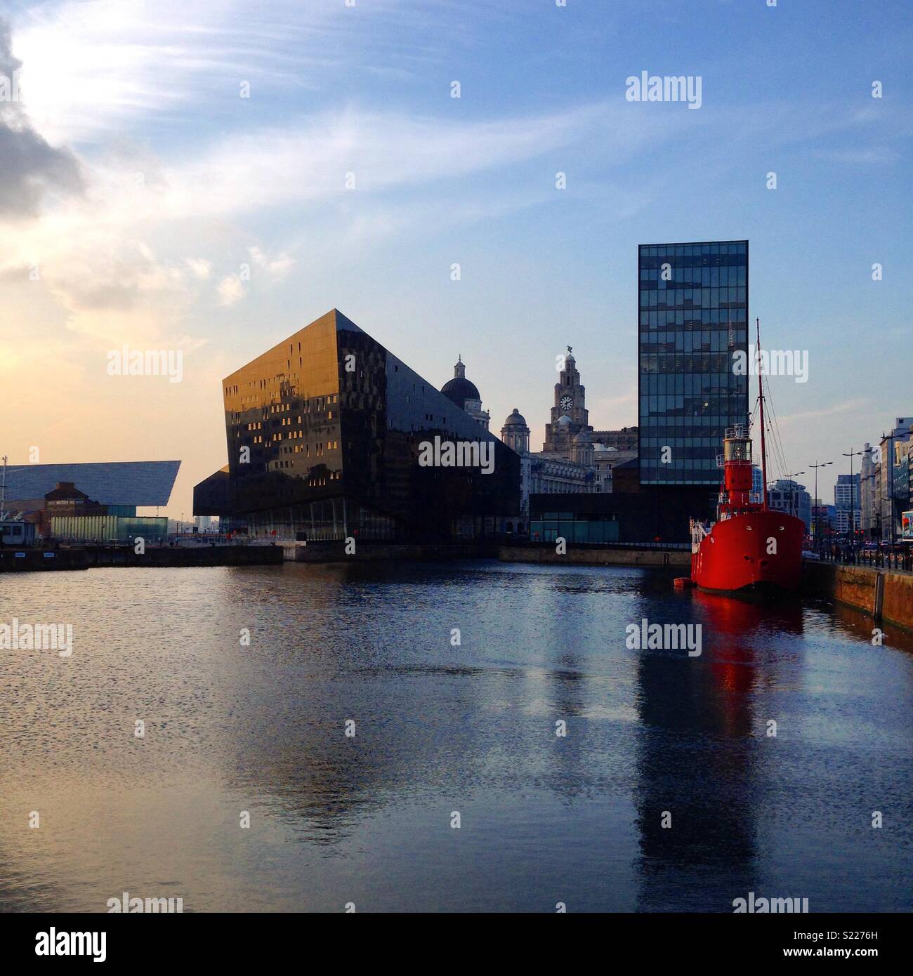 Docks water hi-res stock photography and images - Alamy