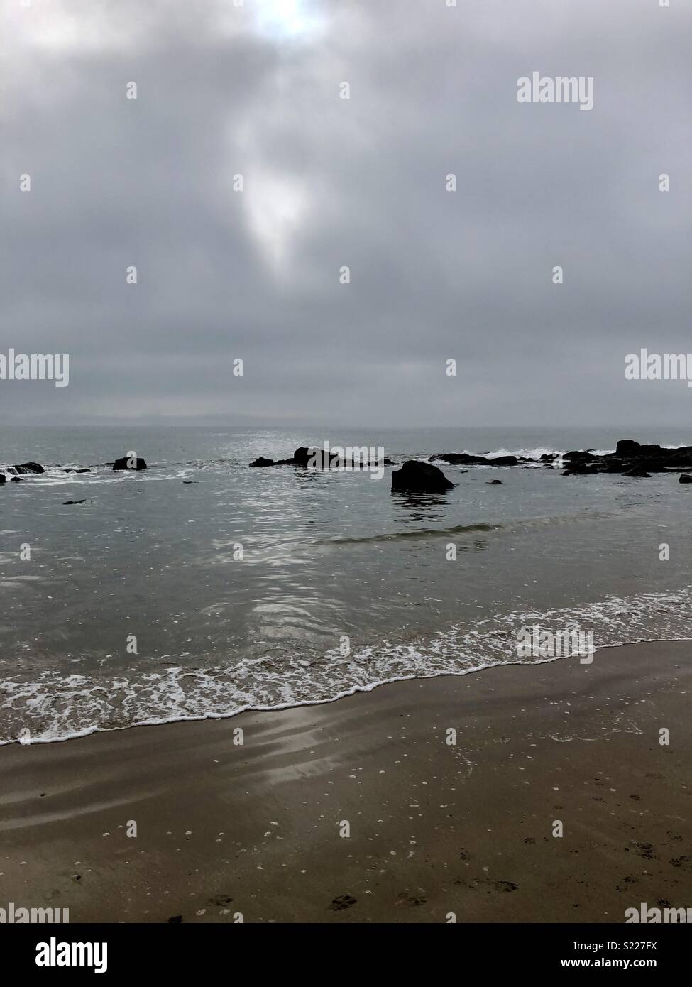 Glimpse of the beach hi-res stock photography and images - Alamy