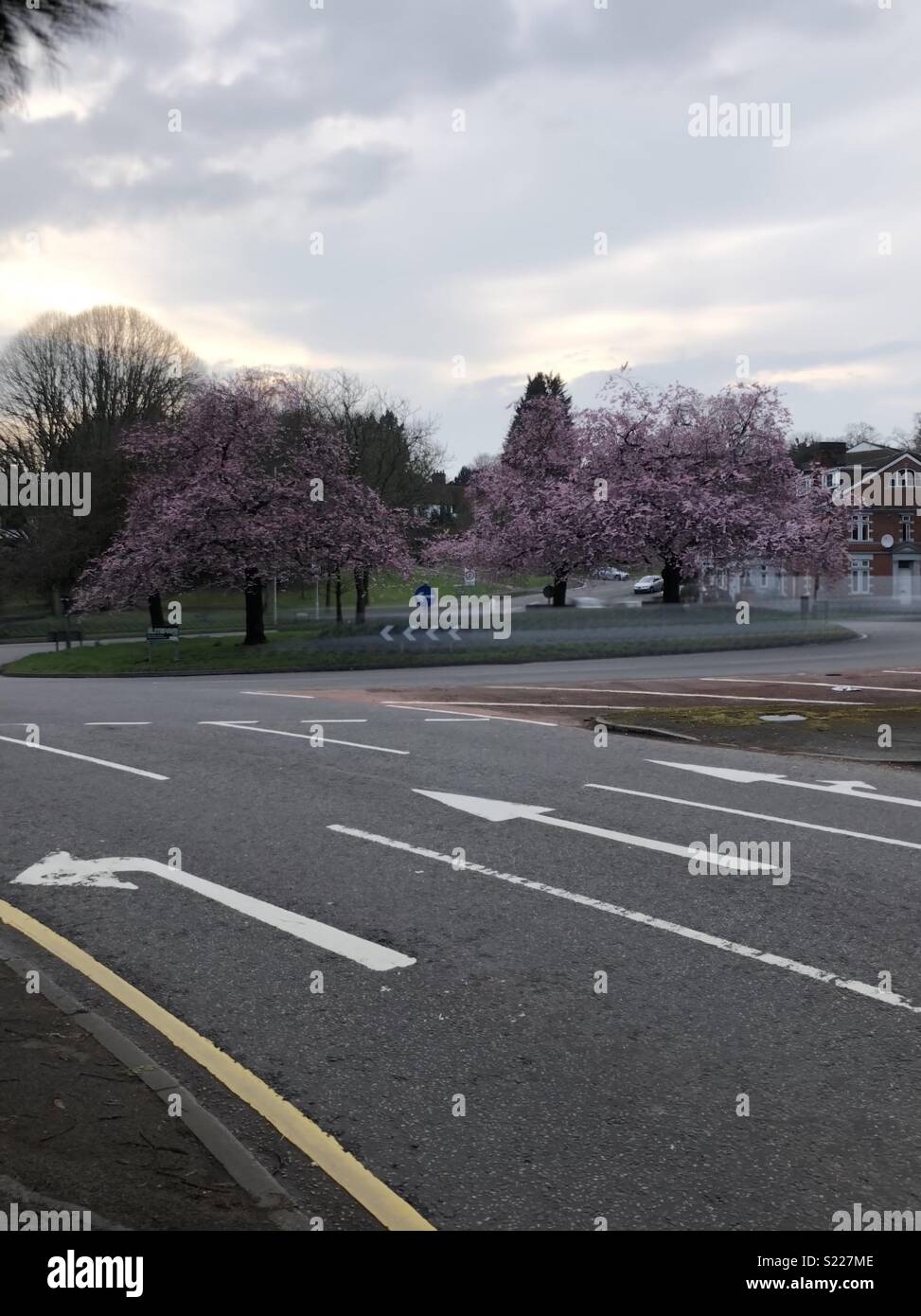 Roundabout road hi-res stock photography and images - Alamy