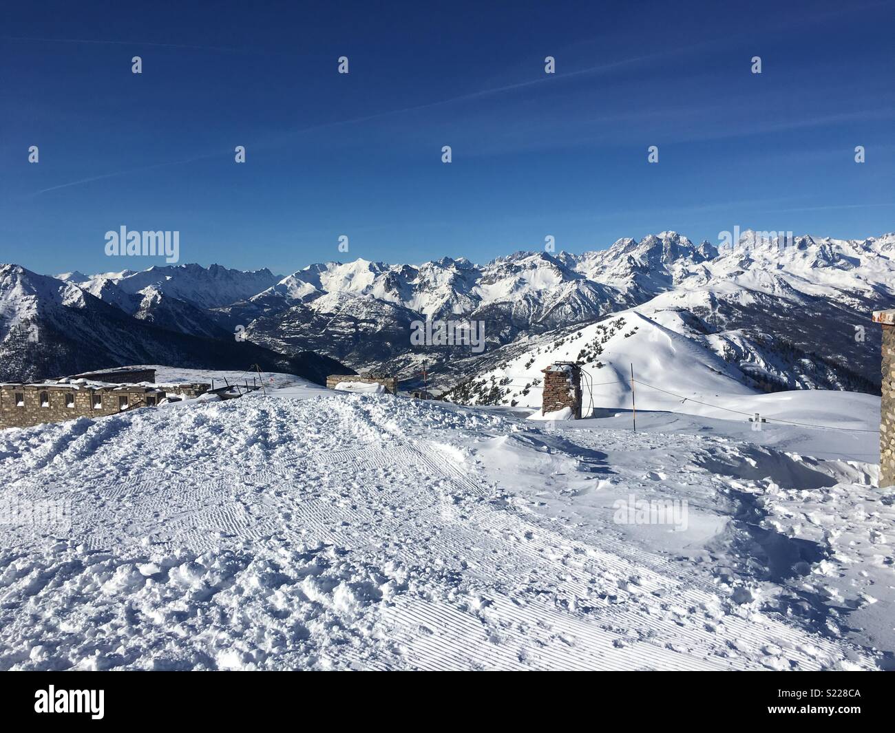 French italian border in alps hi-res stock photography and images - Alamy