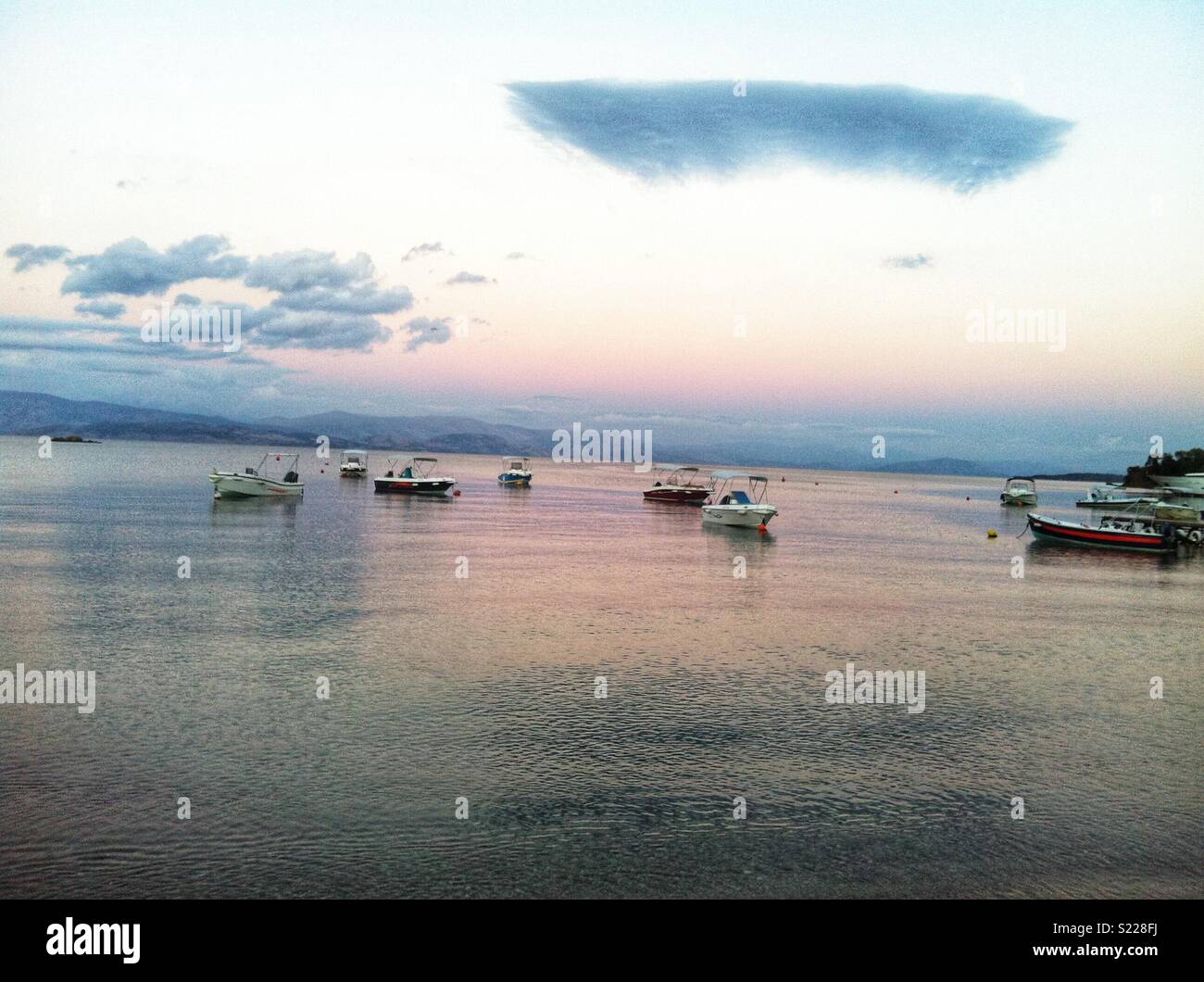 Pink sky and sea hi-res stock photography and images - Alamy