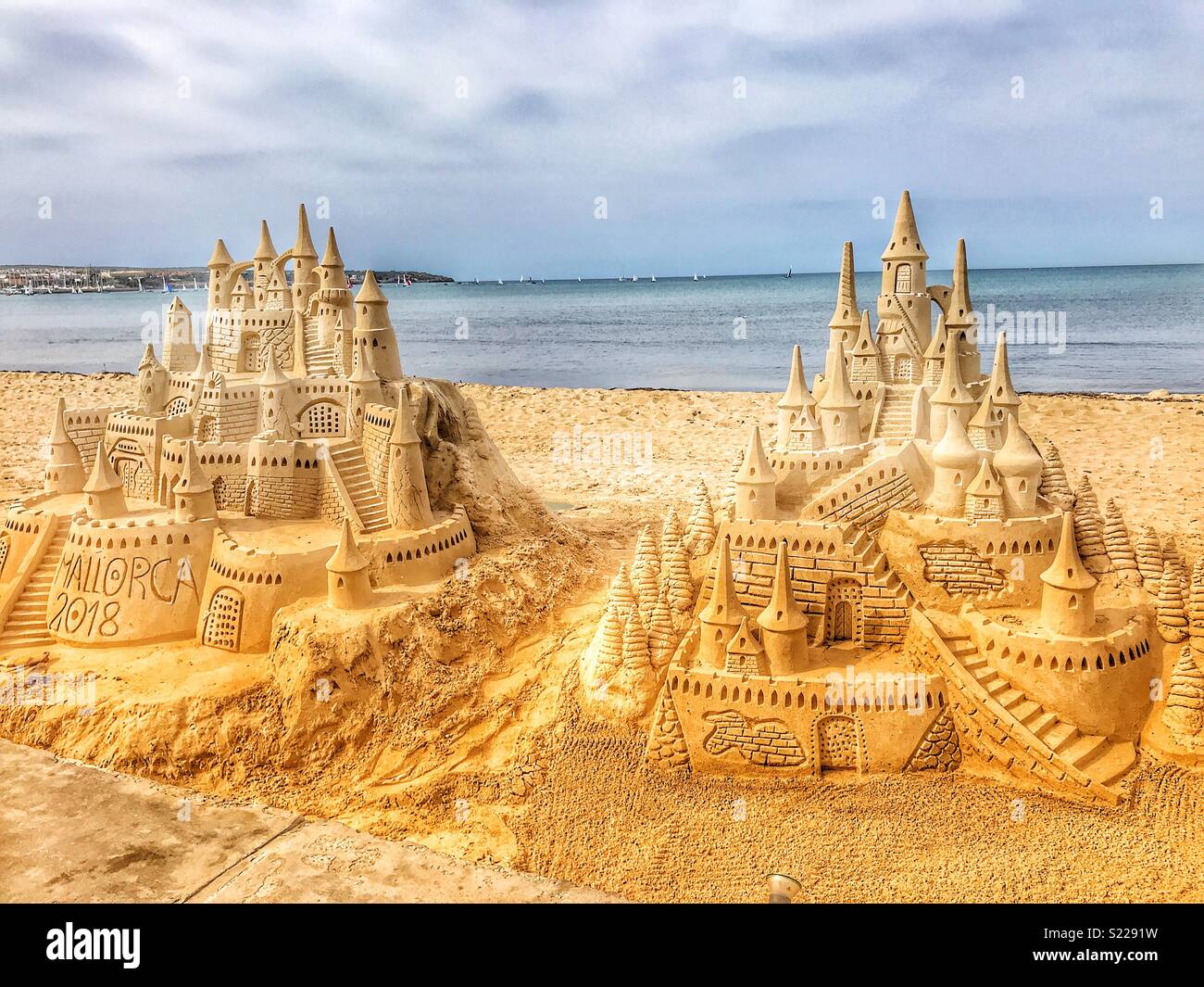 Sand castle hi-res stock photography and images - Alamy