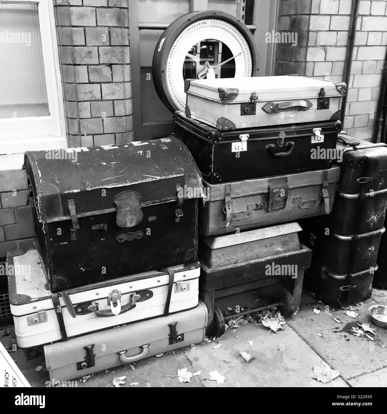 Luggage at railway station hi-res stock photography and images - Alamy